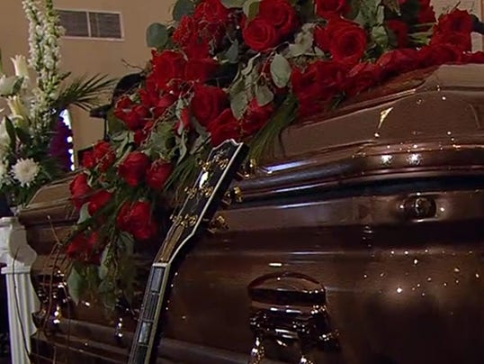 Hundreds say goodbye to B.B. King in Mississippi