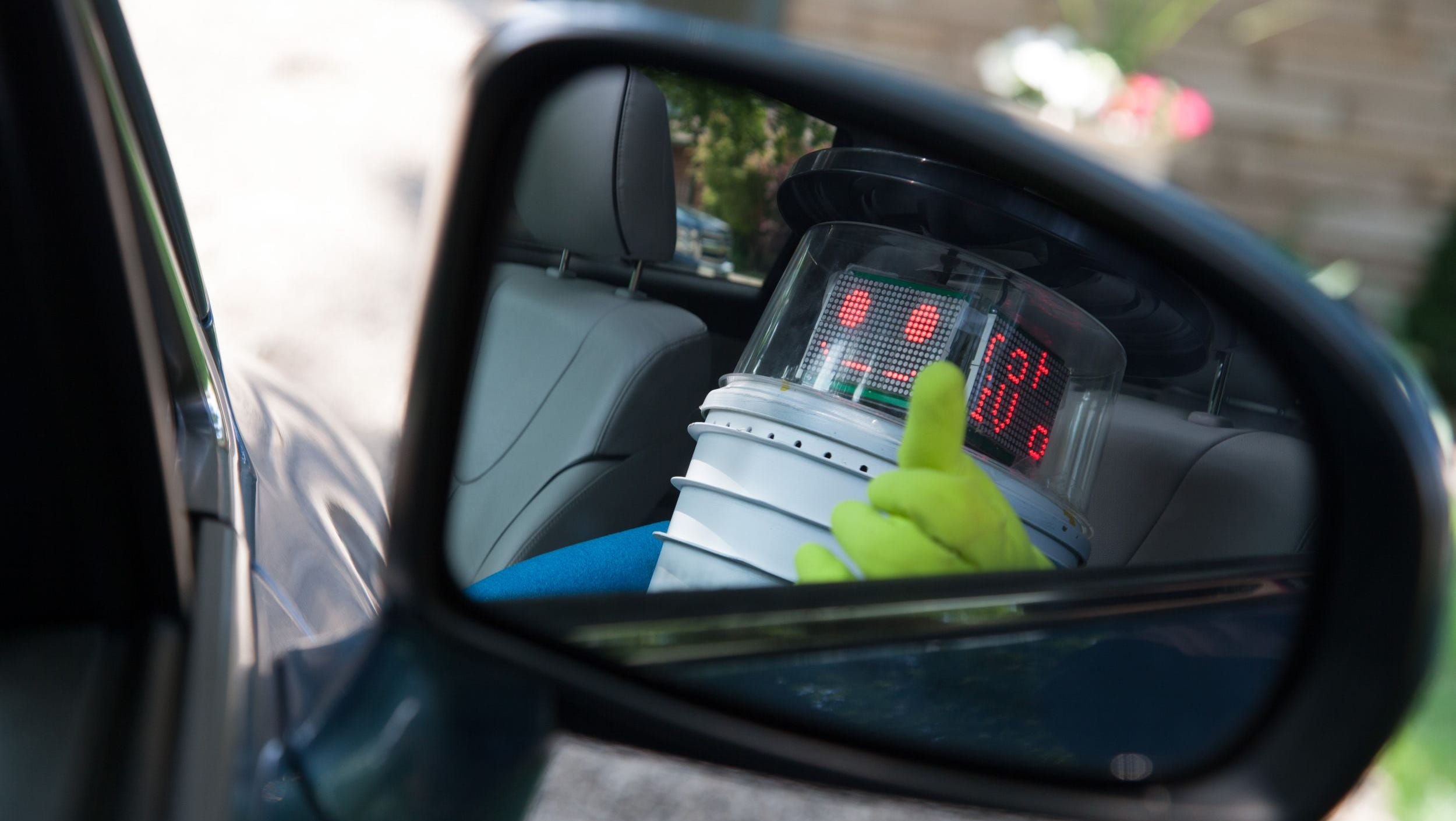Hitchhiking robot destroyed in Philadelphia, ending cross-country trek