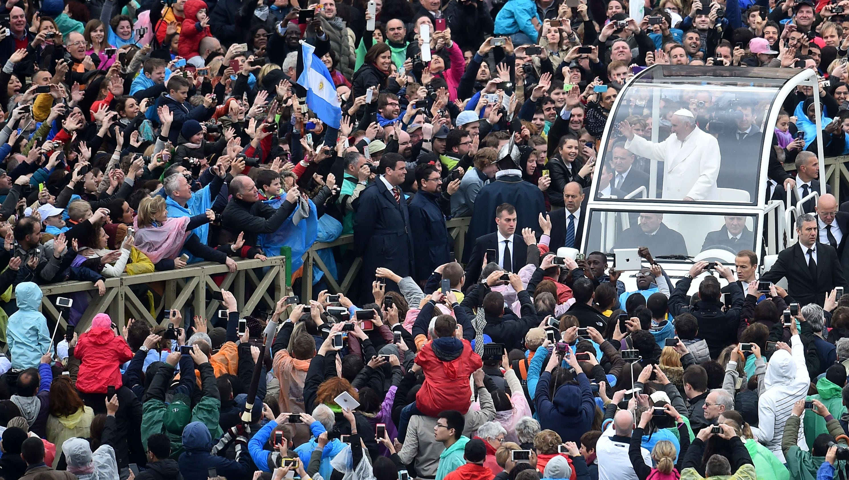 Pope backs Iran nuke deal, urges end to extremist violence Pope backs Iran nuke deal, urges end to extremist violence