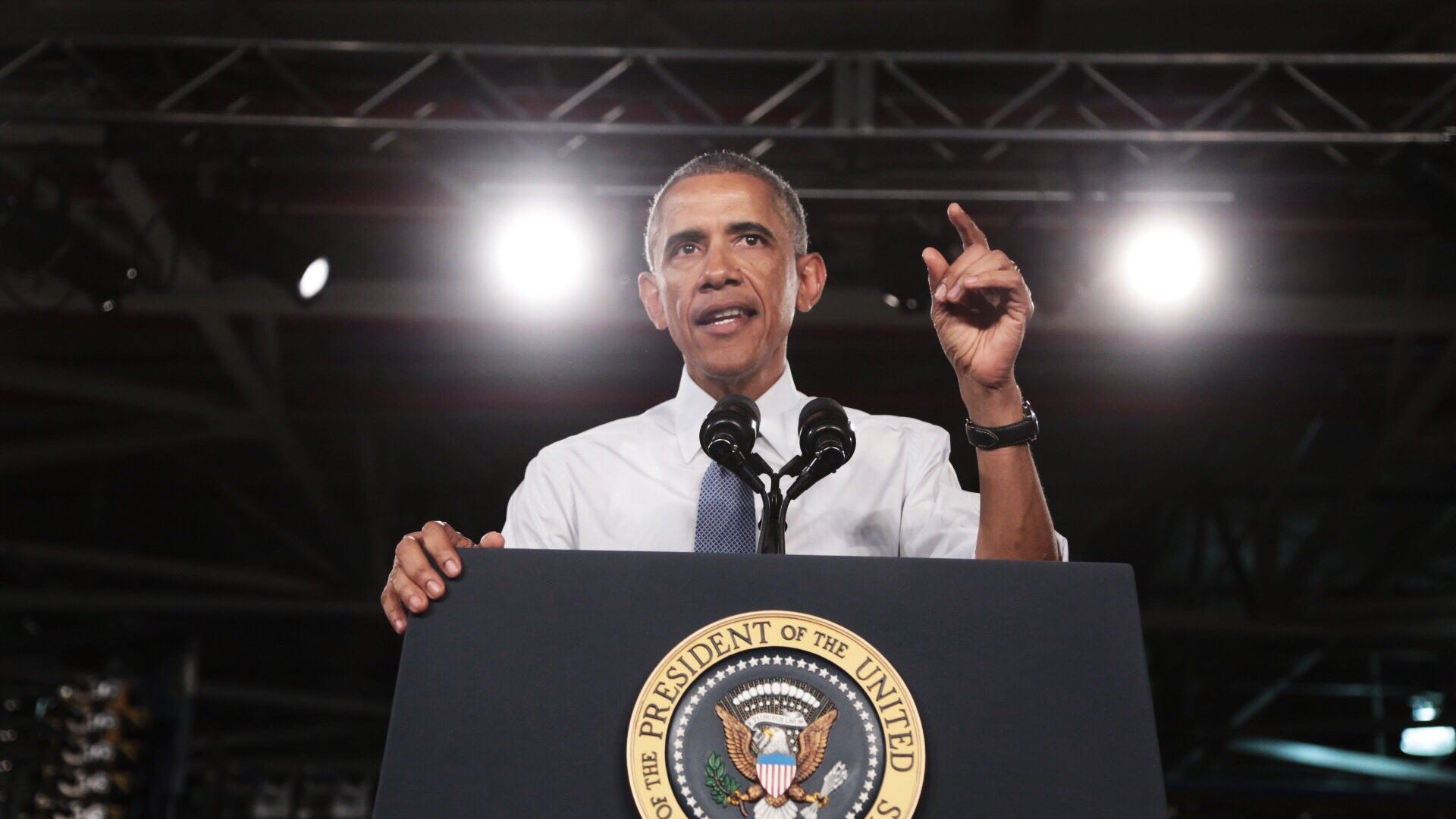 Obama hails auto industry comeback, Motor City revival