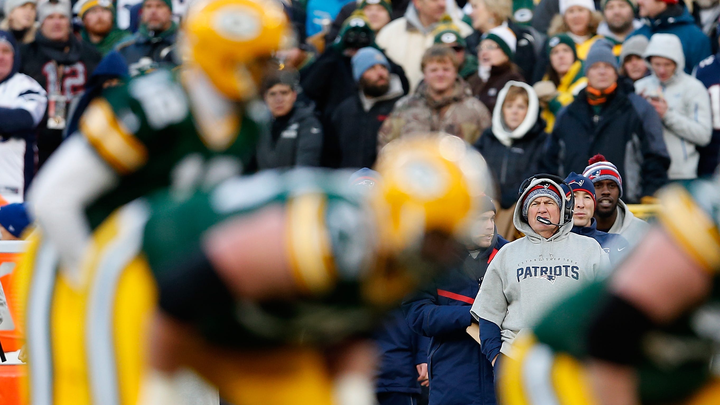 Packers Aaron Rodgers, Patriots Bill Belichick square off
