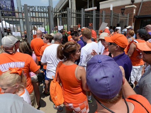Thousands descend on Death Valley for Clemson's Fan Appreciation Day