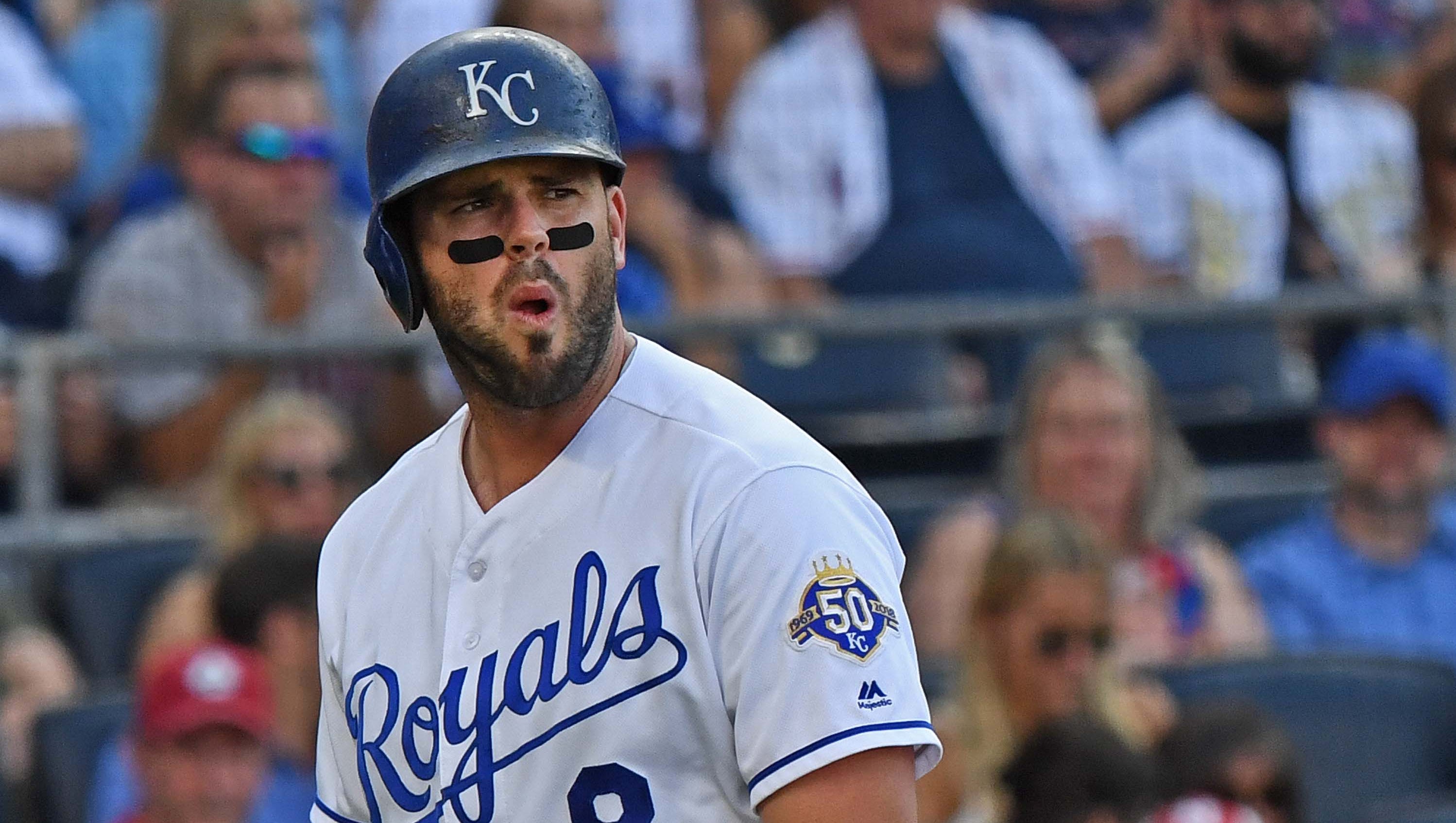 Mike Moustakas traded to Royals by Brewers
