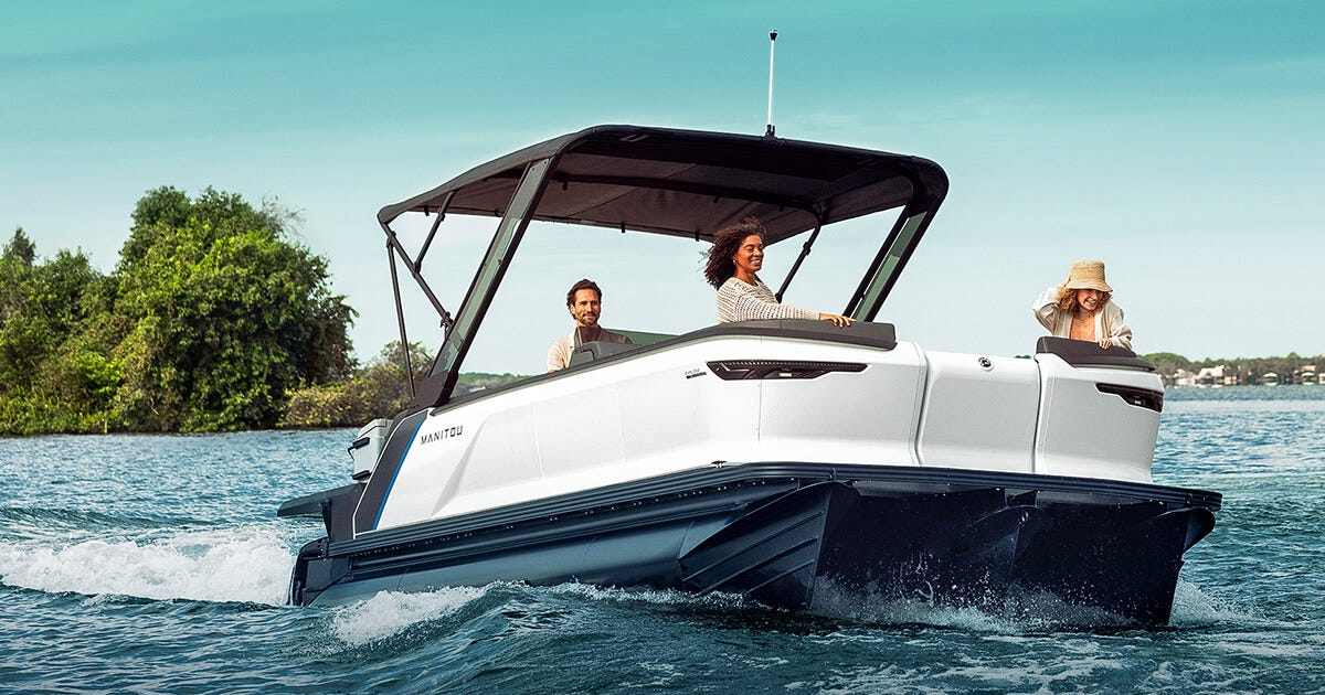 Perfect summer days on a pontoon boat