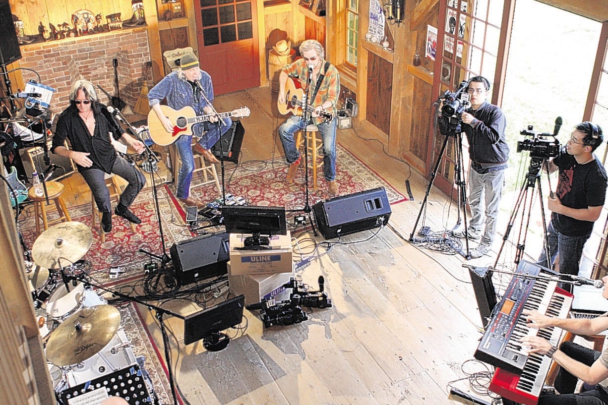 Daryl Hall on T-Bone Wolk: 'Losing him is like losing my right hand'