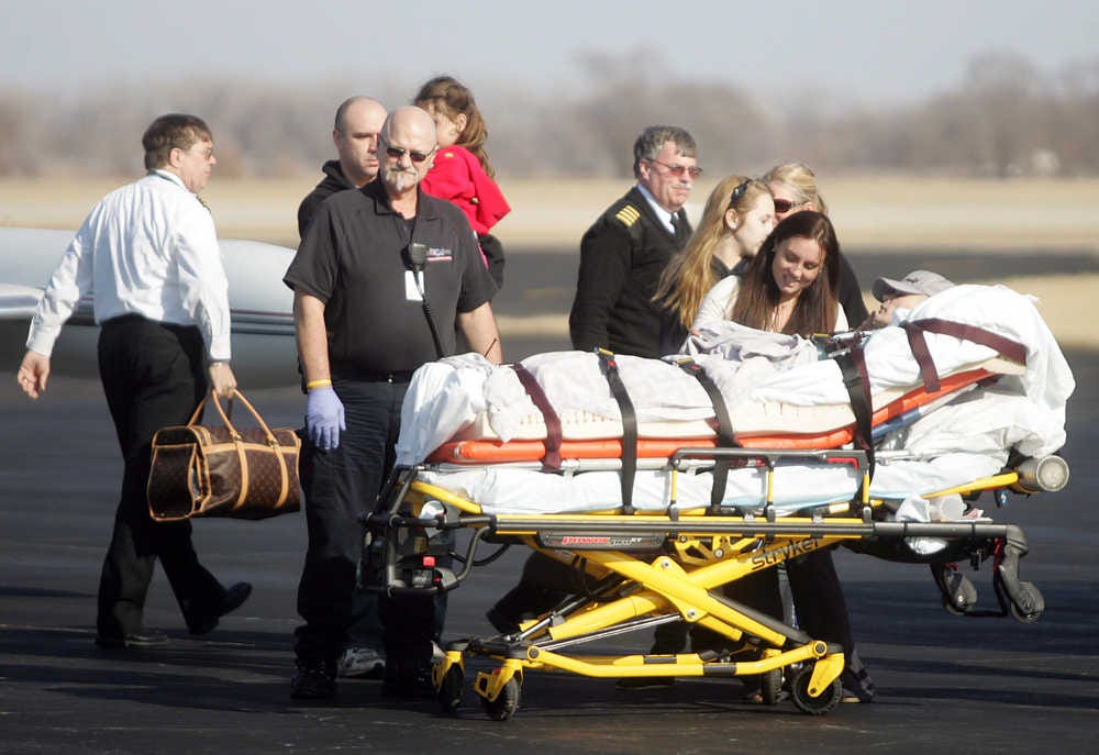 Wounded soldier returns home to hero's welcome