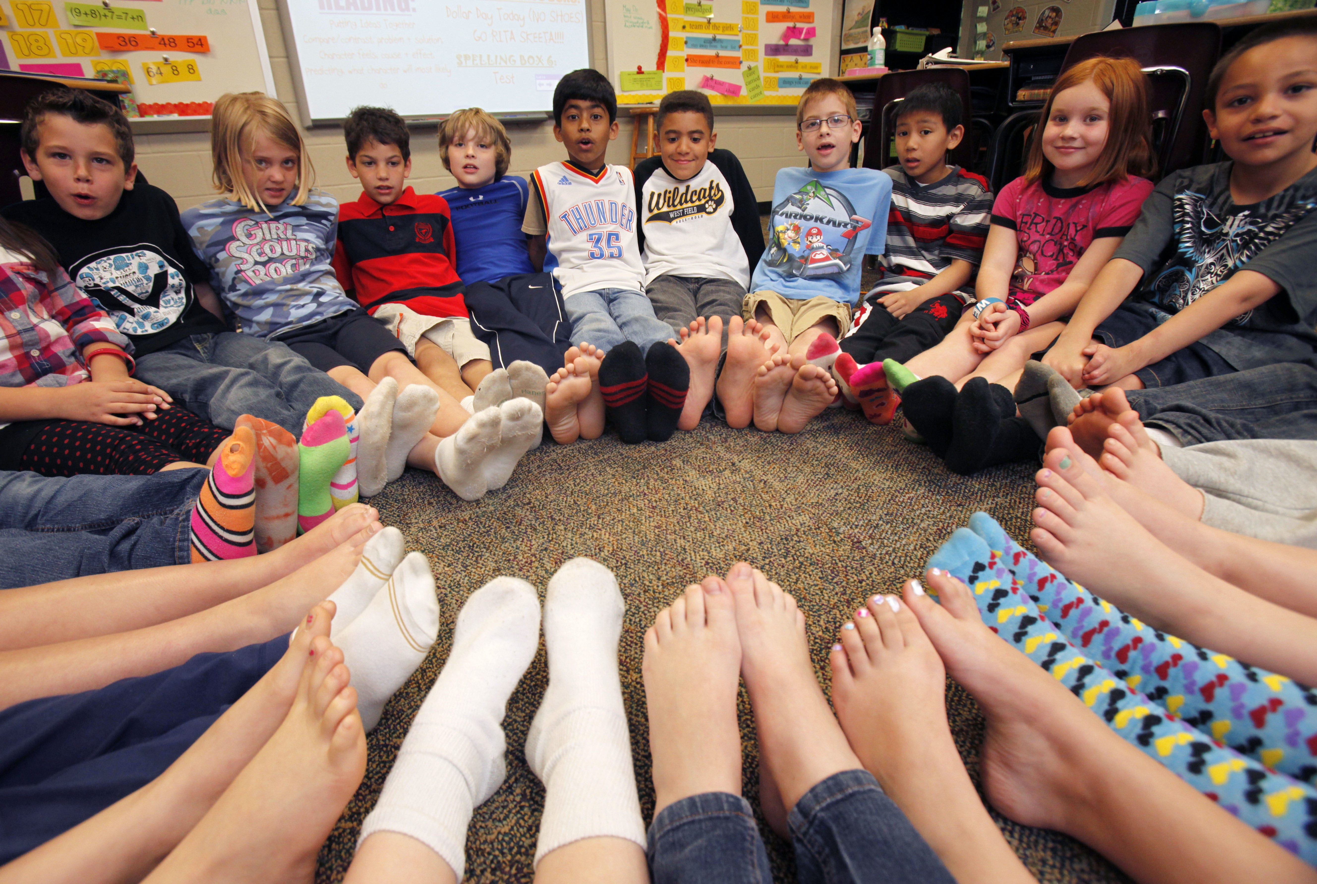 Edmond students go barefoot for fundraiser