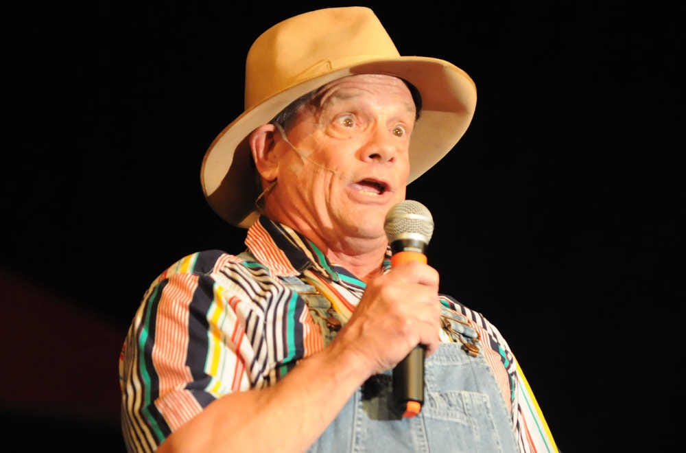 Review: 'Hoo Haw' at Columbian still a hoot