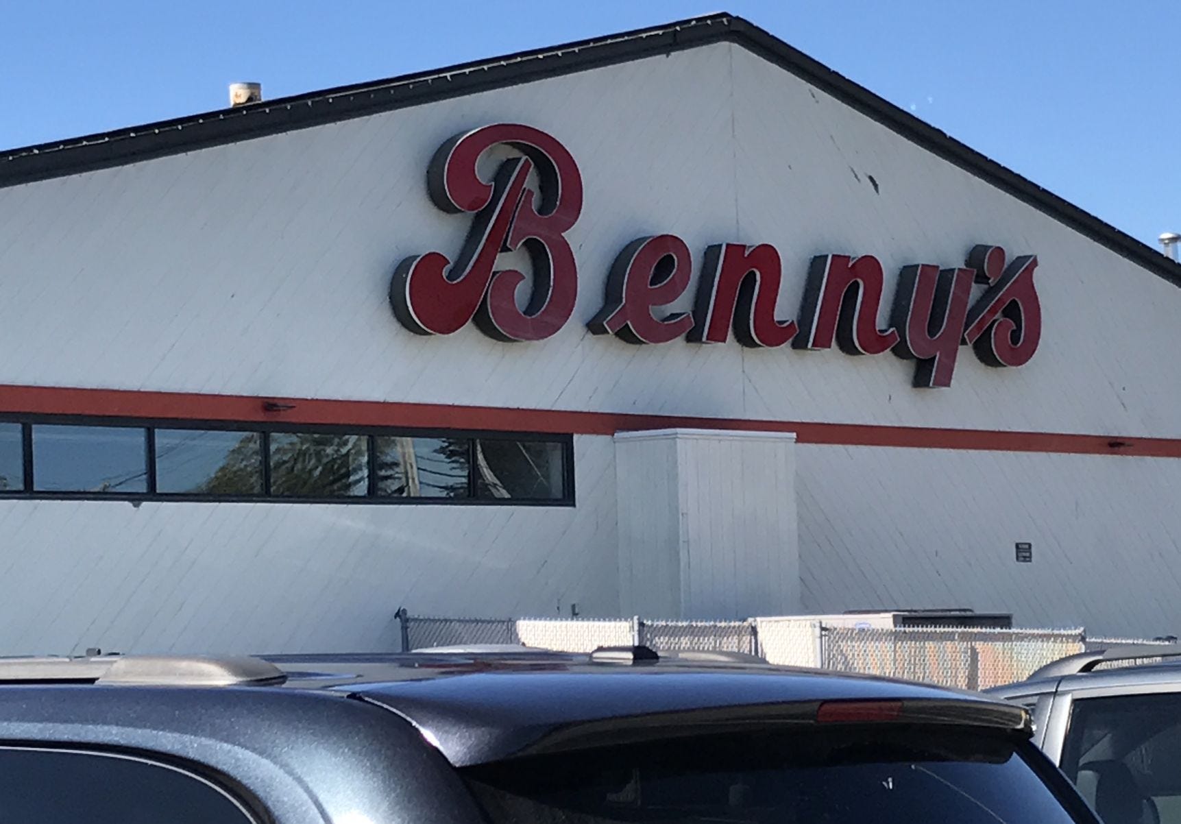 Shoppers bid farewell to Benny’s