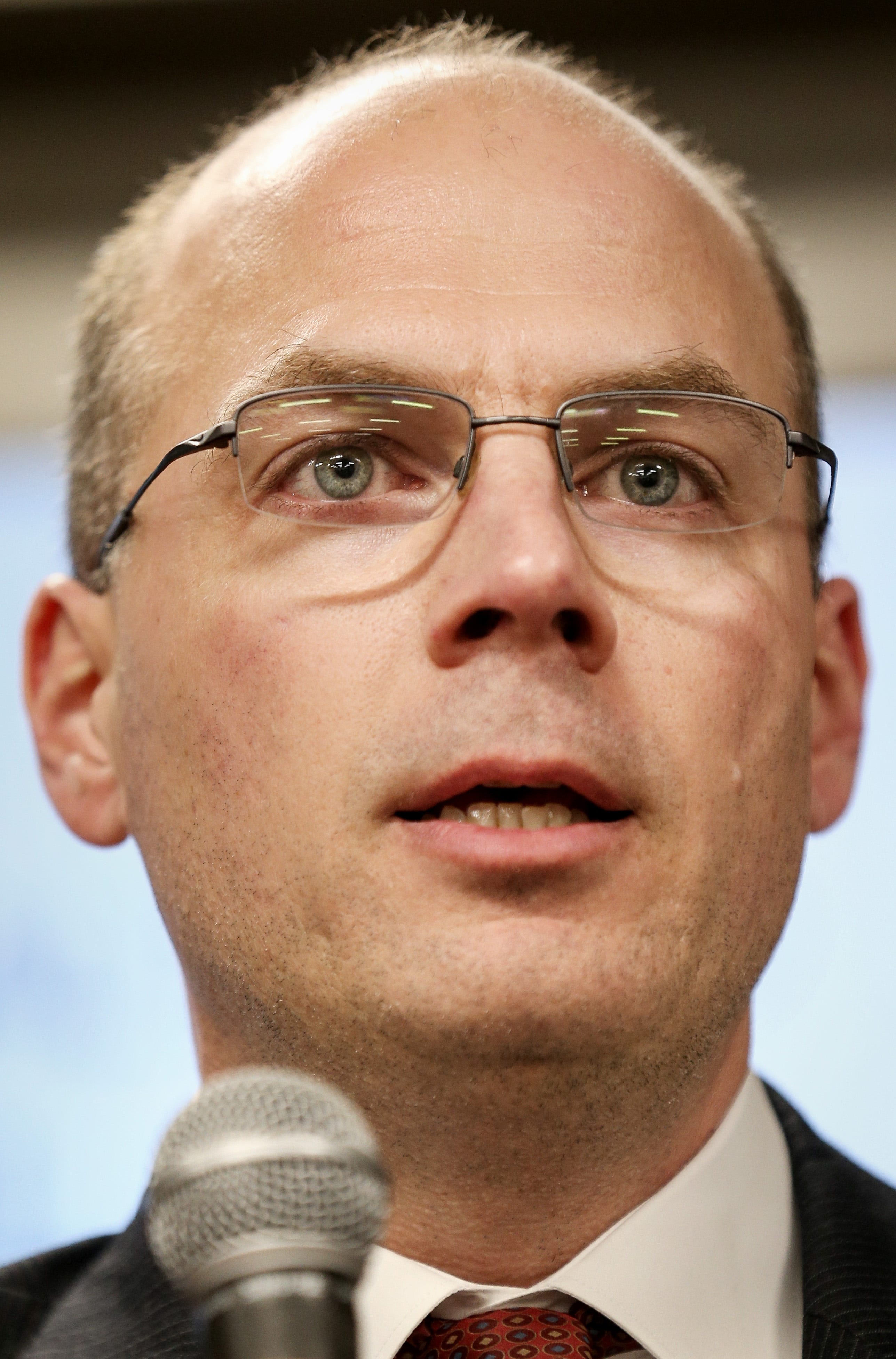 Columbia city council member Matt Pitzer aims to find trash solution