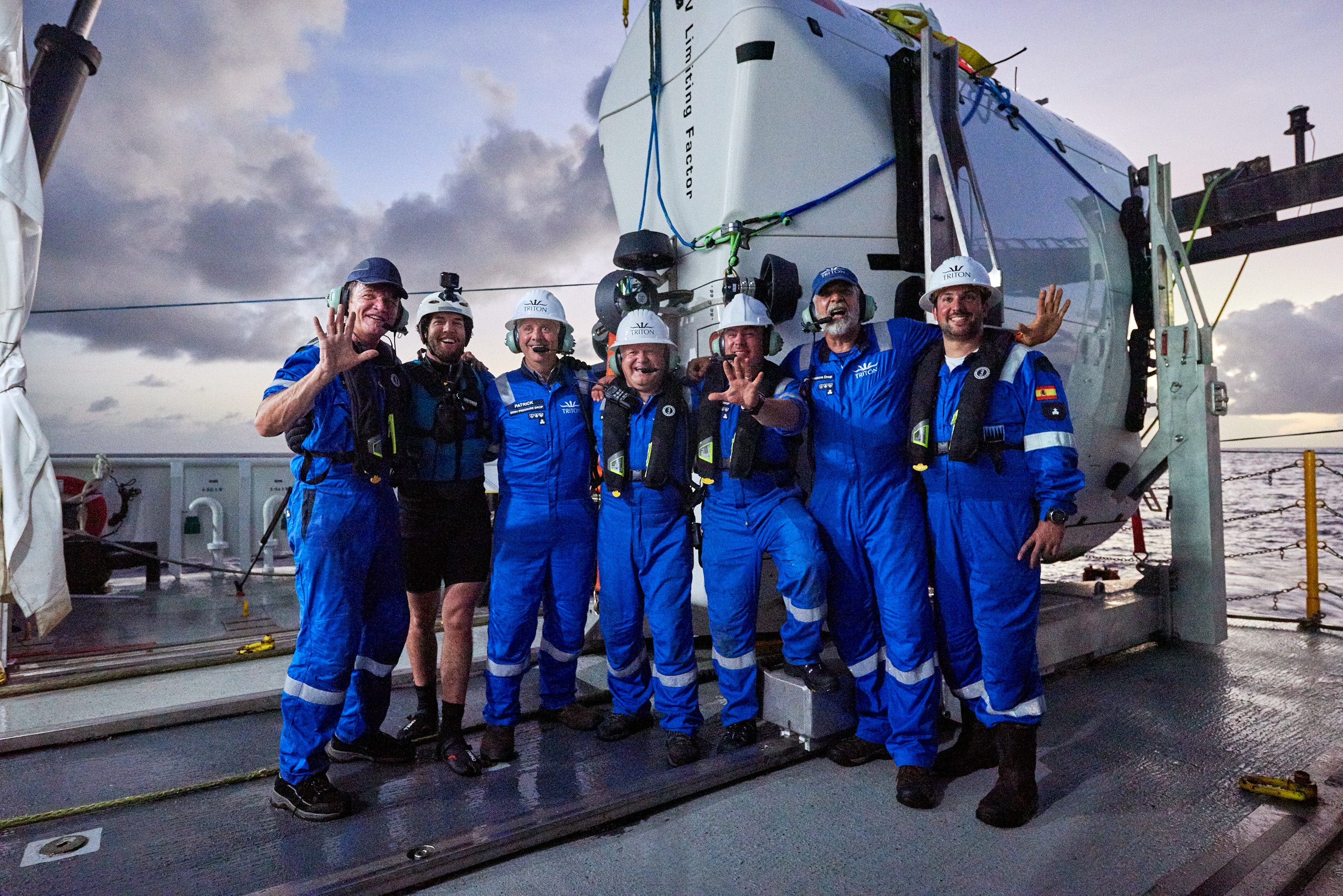 Victor Vescovo, Triton sub dives Mariana Trench in Five Deeps Expedition