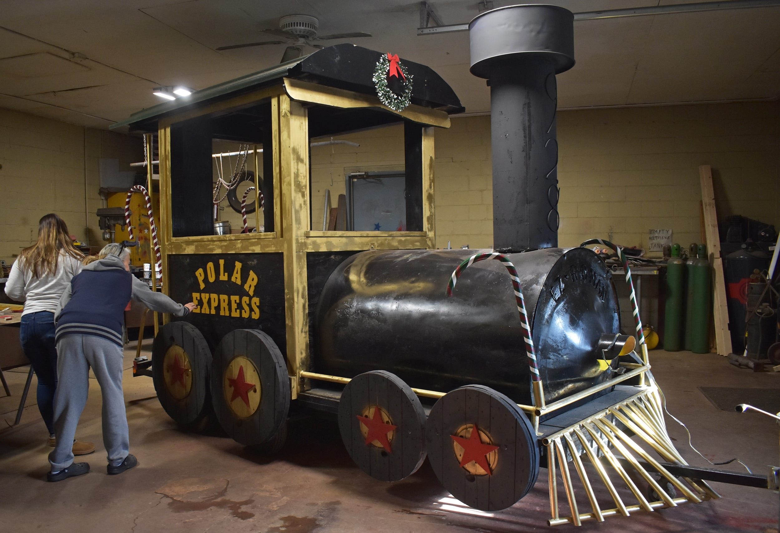 All aboard Polar Express for M'town parade, tree lighting