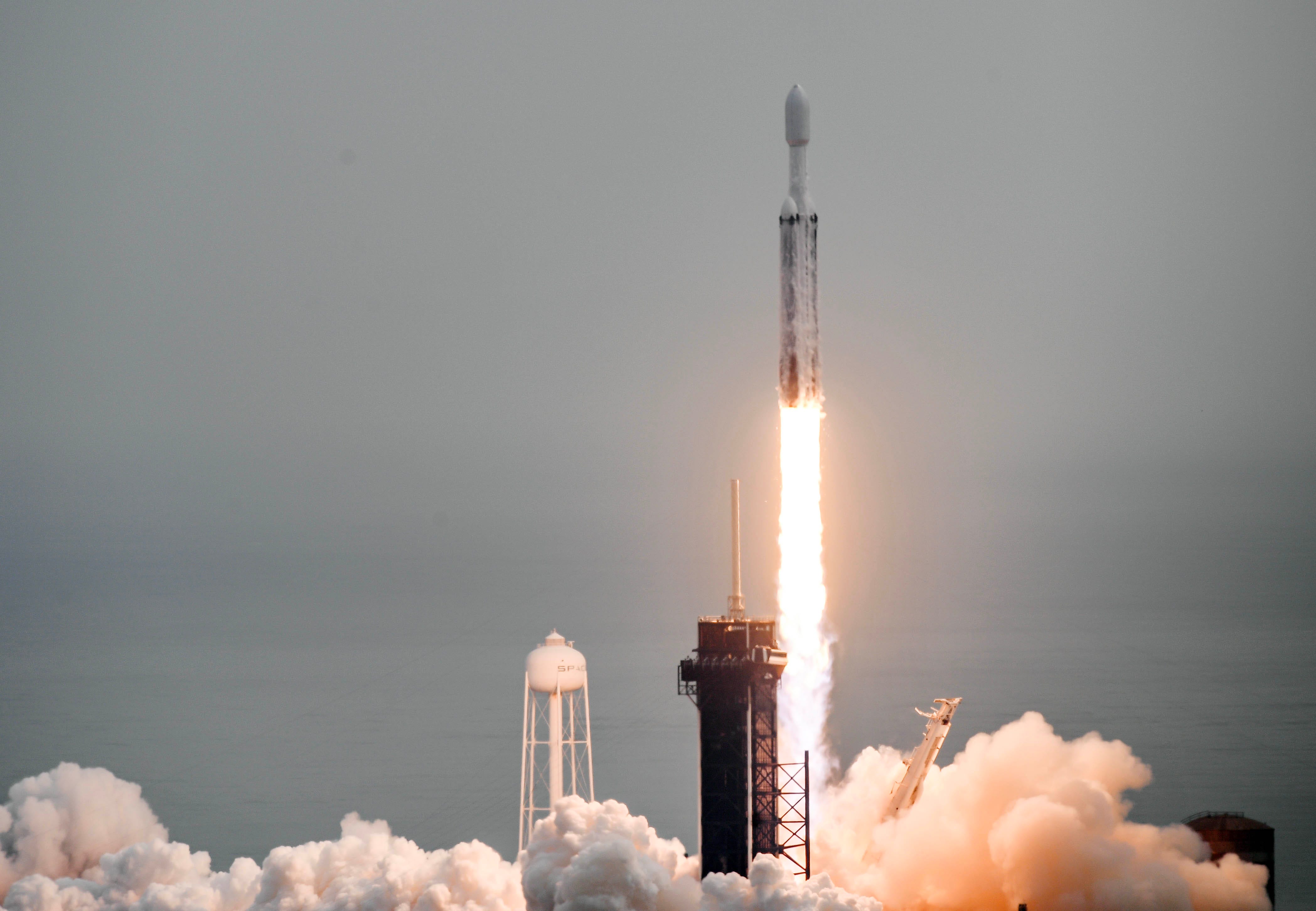 SpaceX Falcon Heavy lanzará el satélite NOAA