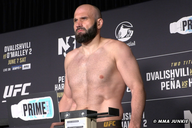 Azamat Murzakanov Stats, Record & Fight History | MMA Junkie