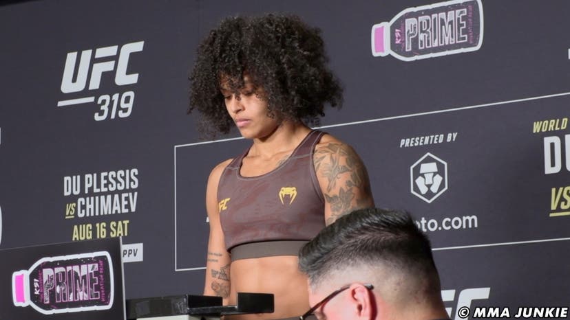 Karine Silva Stats, Record & Fight History | MMA Junkie