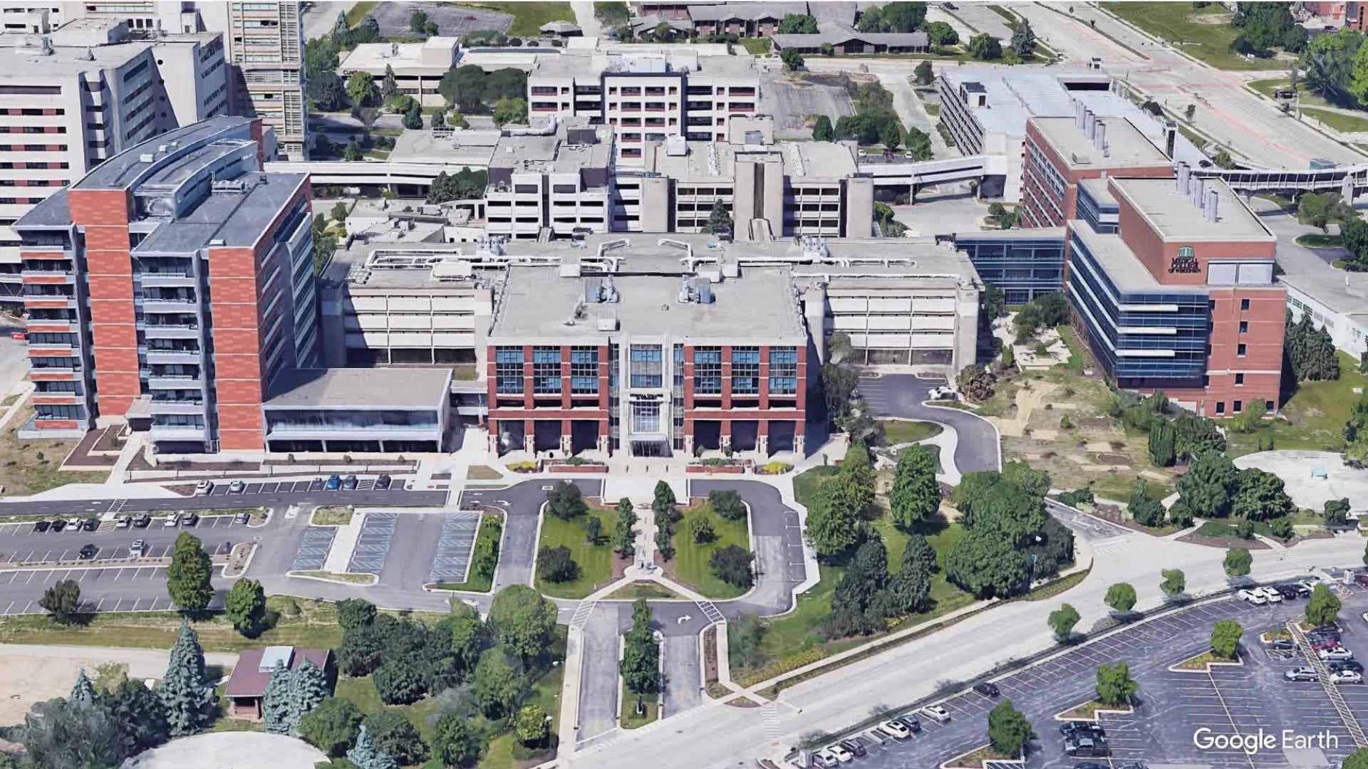 Milwaukee Regional Medical Center's hospitals, medical college expands
