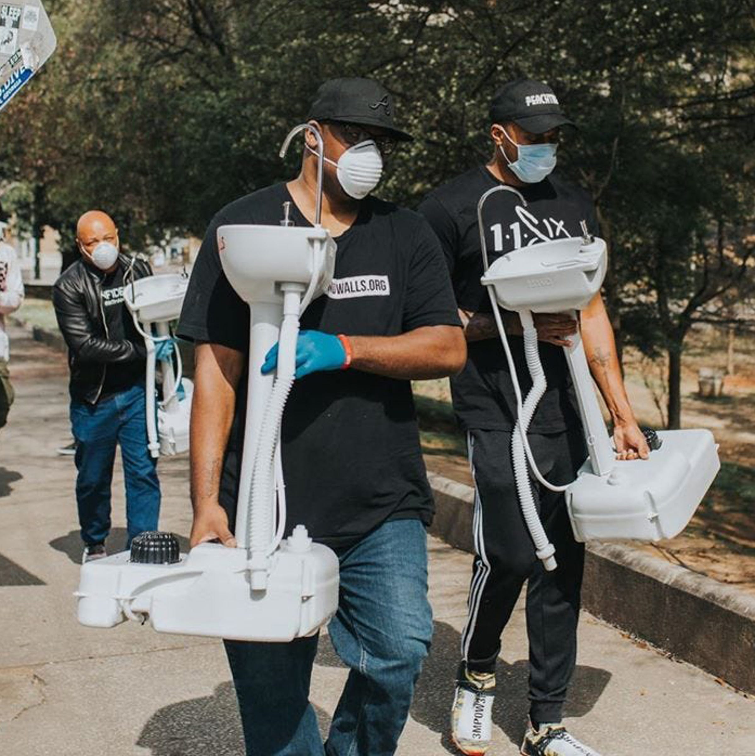 Atlanta advocate brings sinks, soap to the homeless to curb coronavirus
