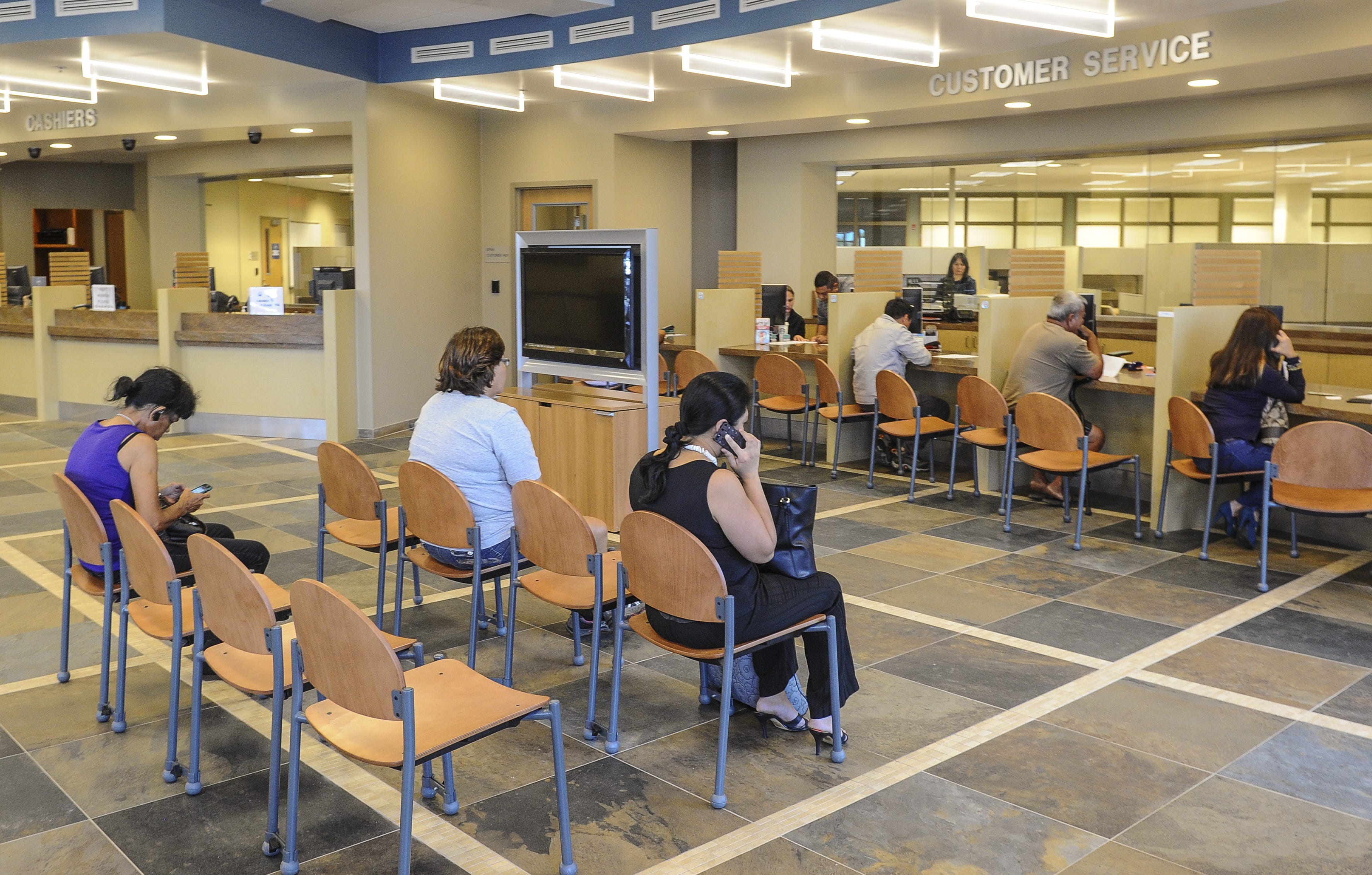 PUC weighs credit-card fee proposal | Local News | guampdn.com