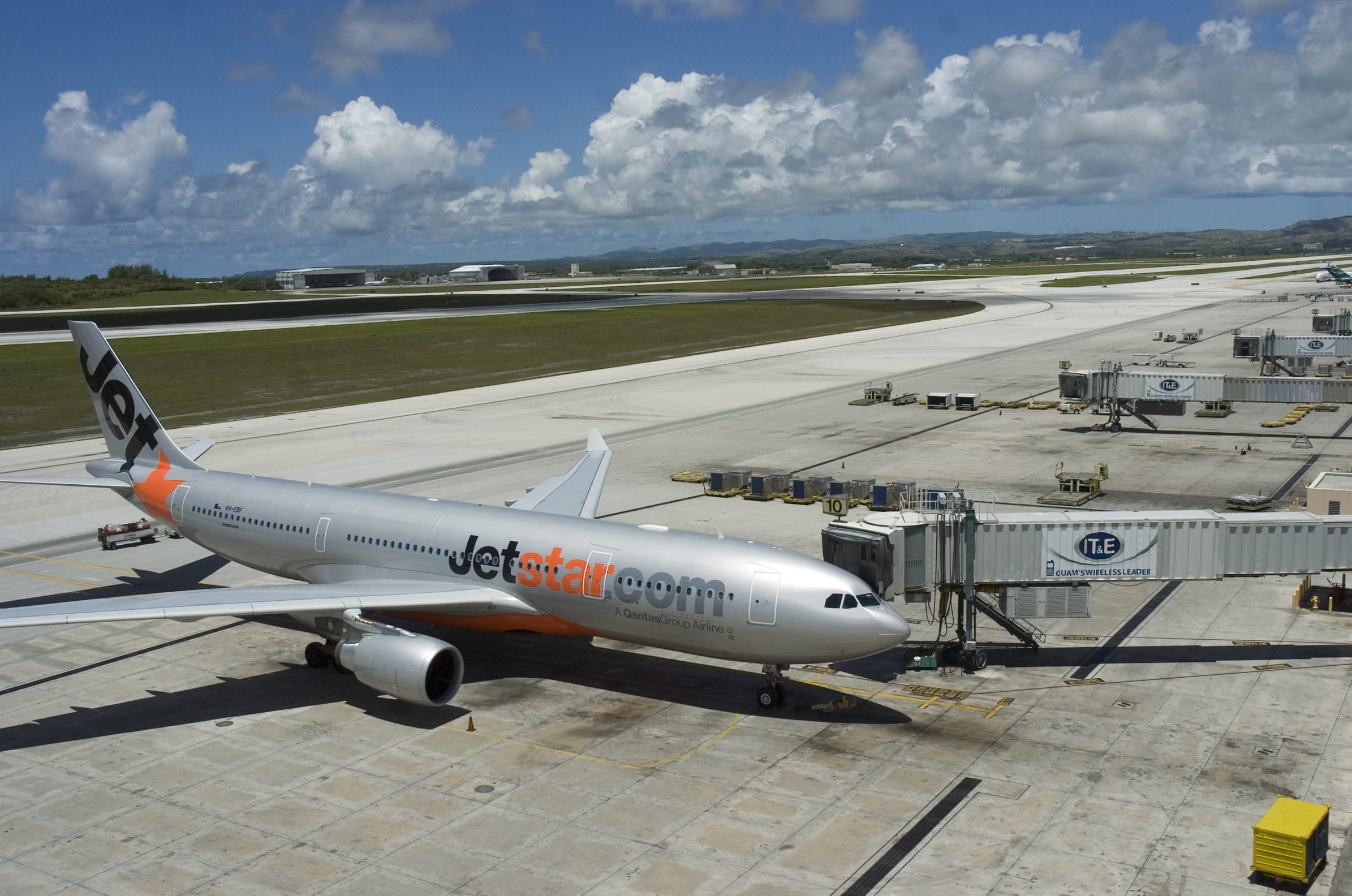 Jetstar plane makes emergency landing in Guam | Local News | guampdn.com