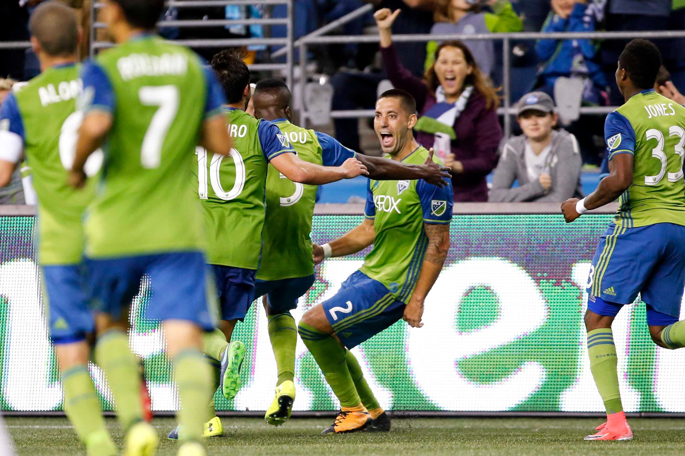 Clint Dempsey PK goal leads Seattle Sounders to last-minute win over ...