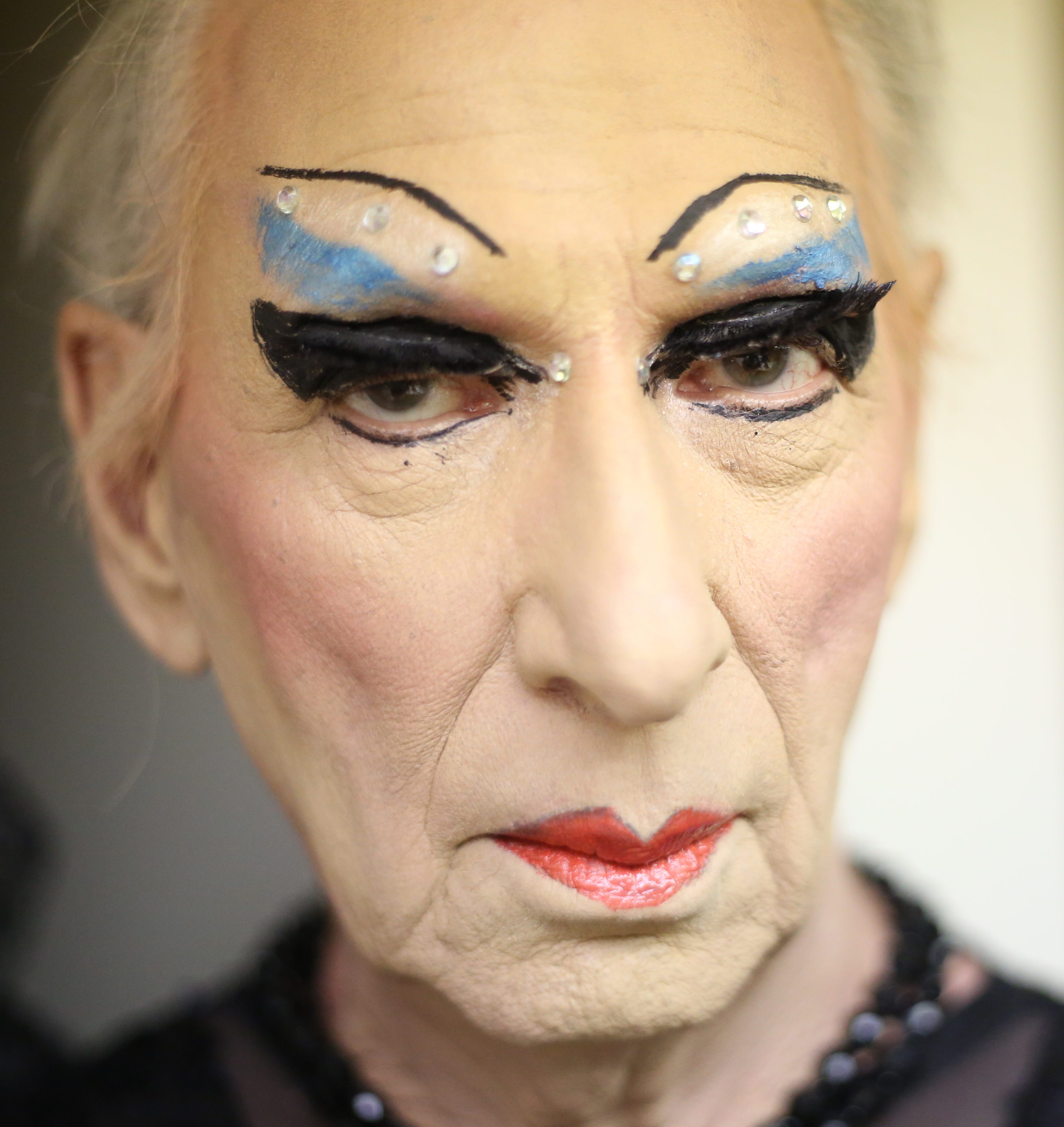 Miley Cyrus drafts drag queen, 85, for MTV Video Music Awards | 15 ...