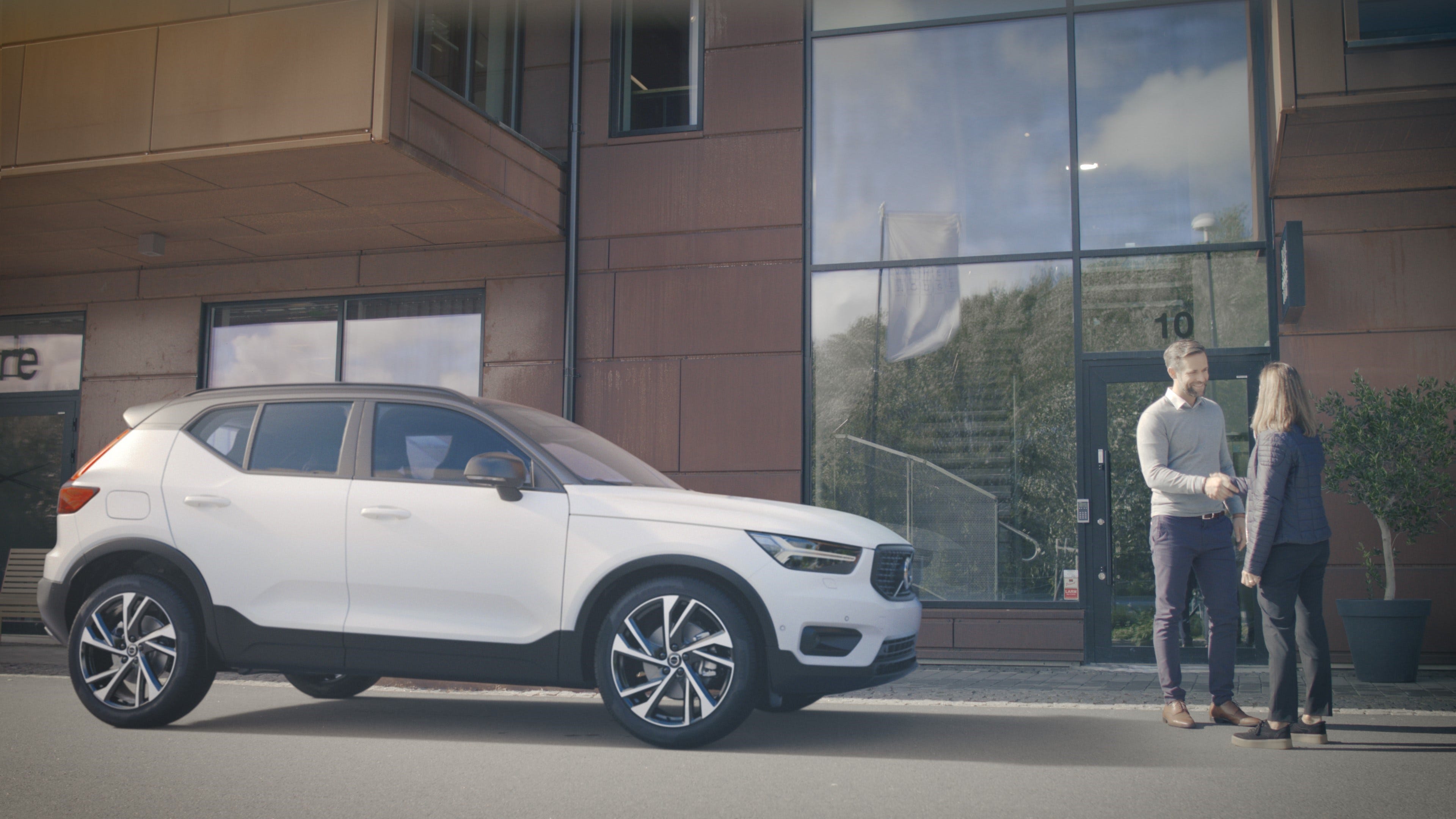 Volvo offers details on its new compact XC40 SUV – Cynthia