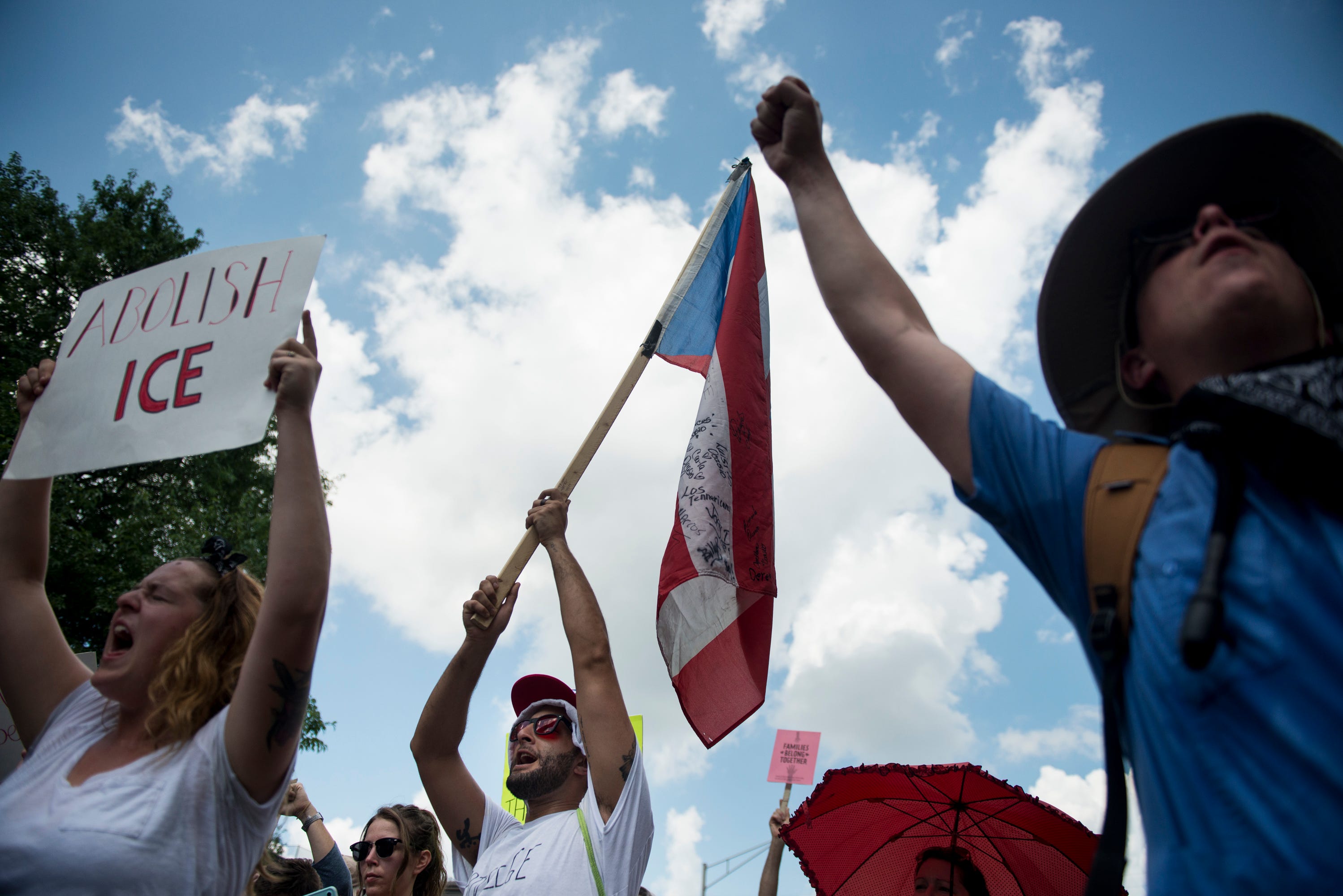 Immigration protest in Nashville draws 1,000, calls for end of ICE