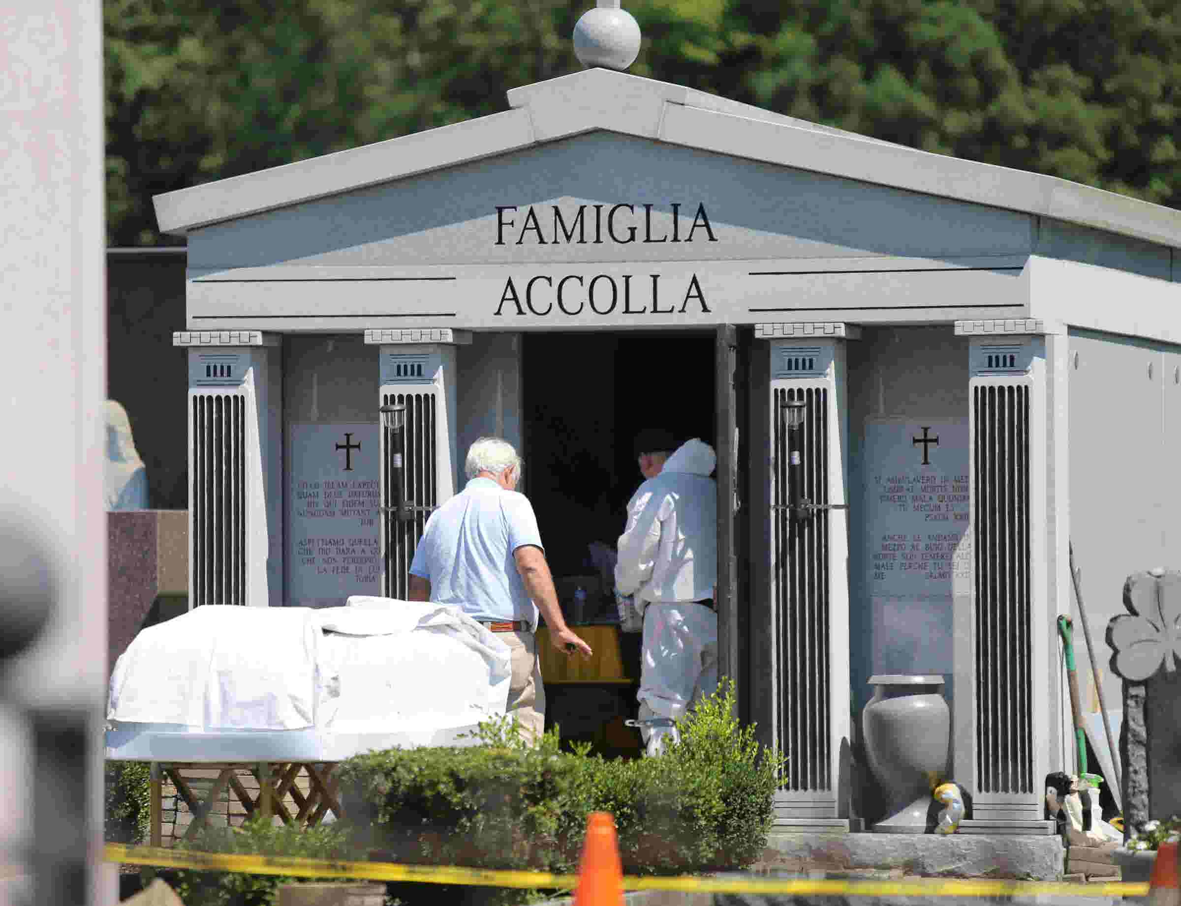 Video: Family reports leaking mausoleum at St. Anthony's Cemetery in Nanuet