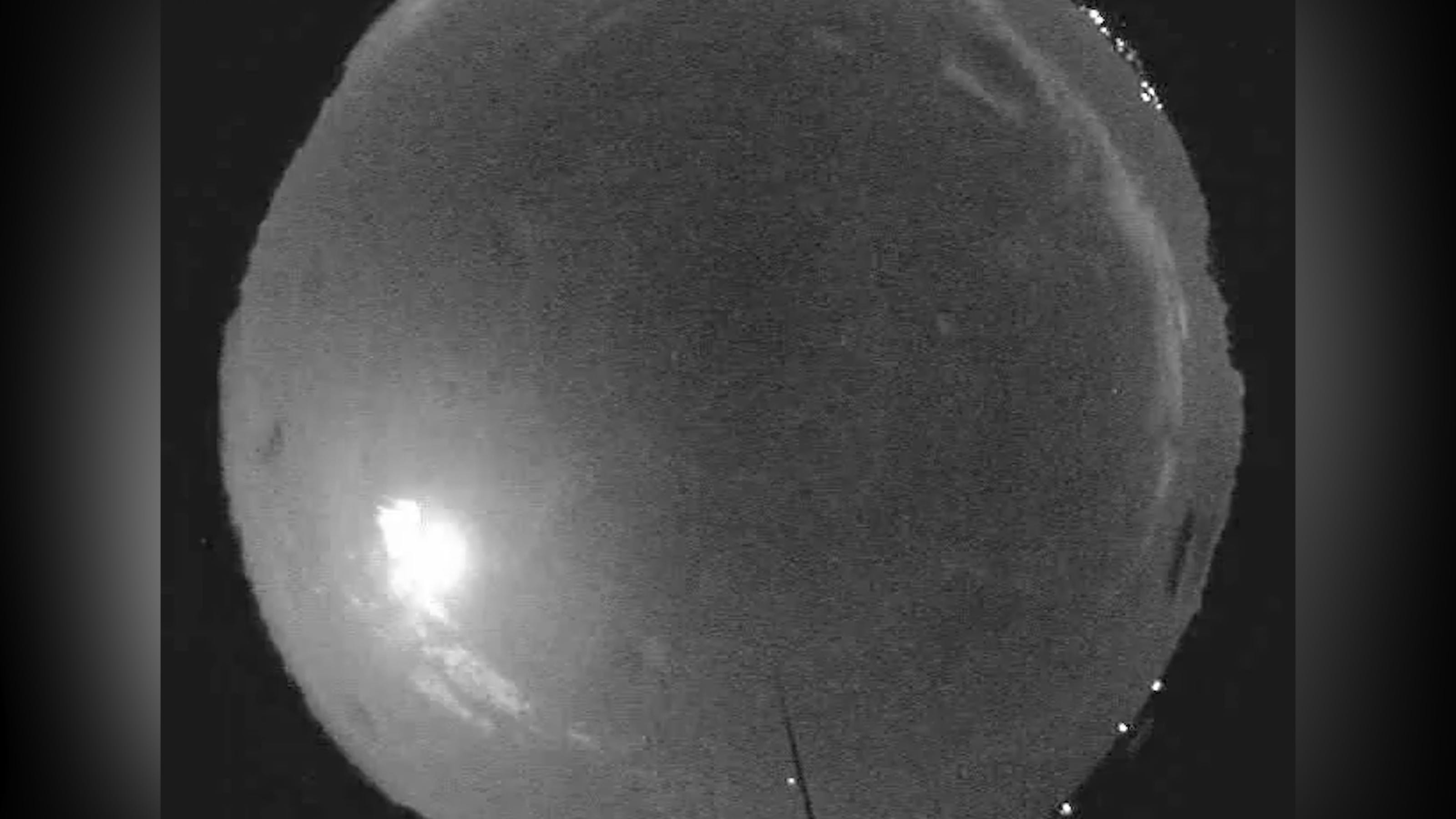 Meteor streaks across Alabama sky, lights up the night