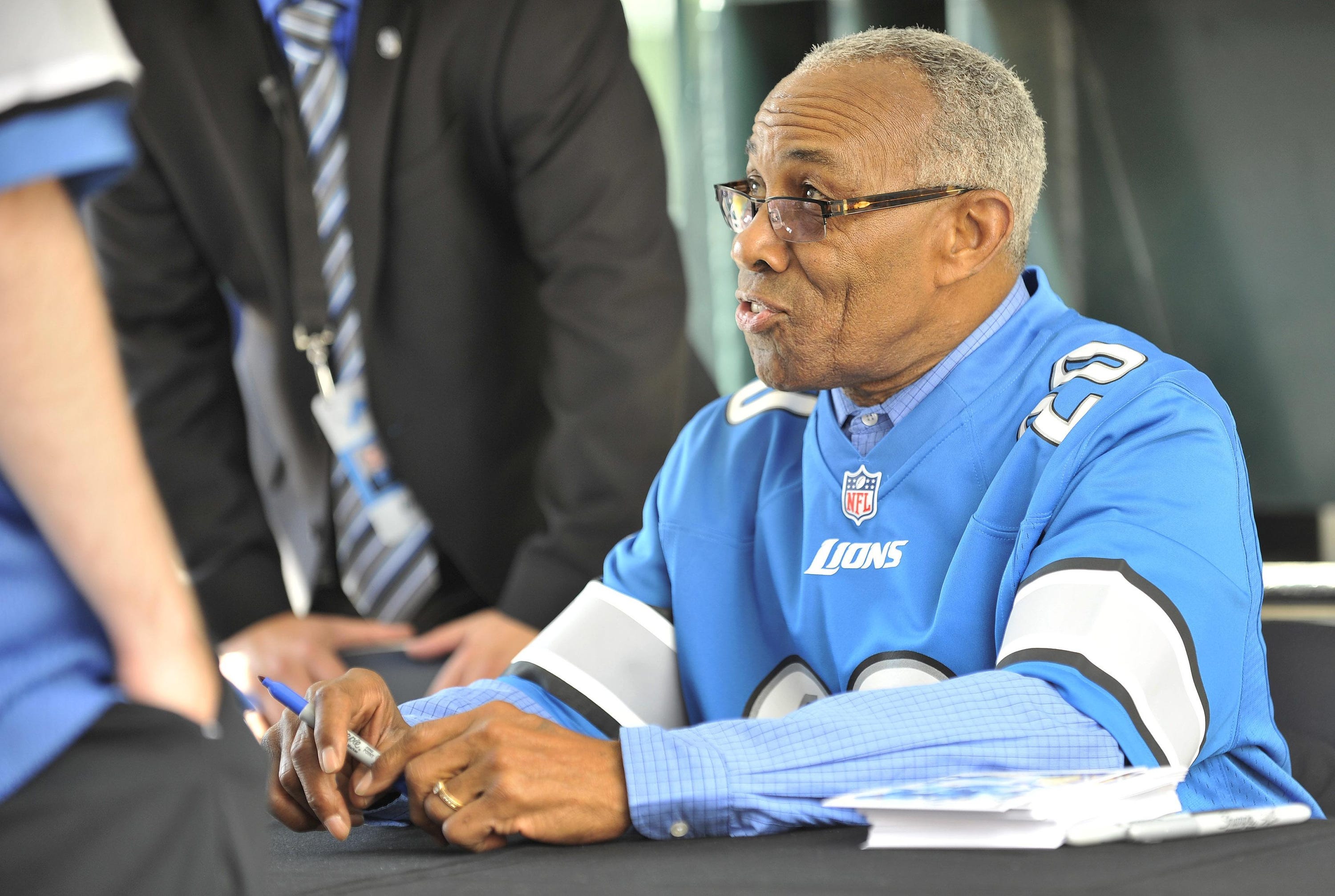Detroit Lions great Lem Barney in failing health, subject of family battle