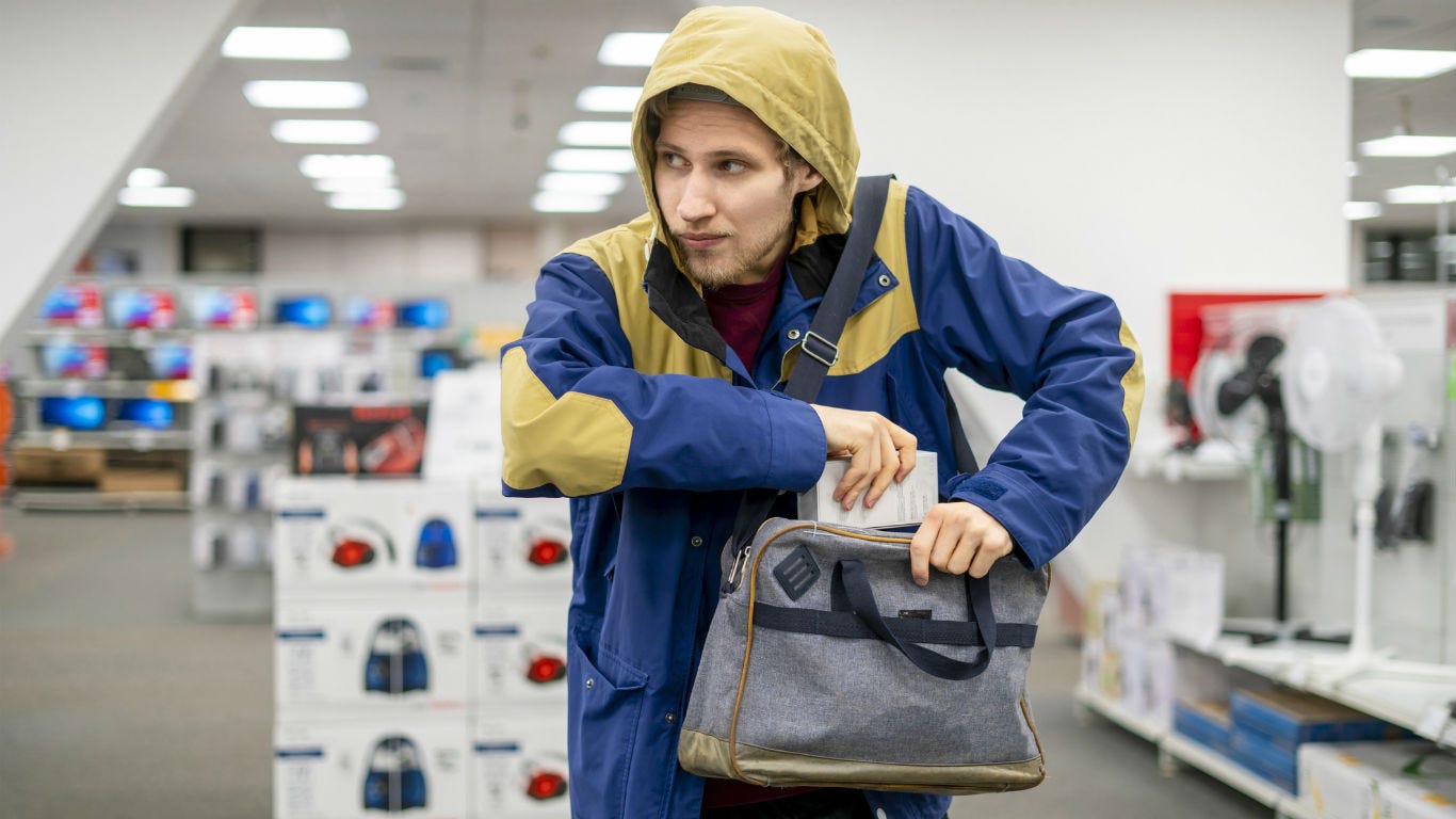 California retail theft takes violent turn; store employees fight back