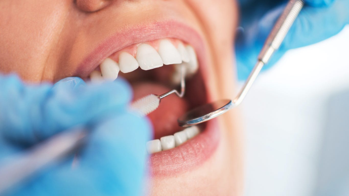 Reports of cracked teeth, other tooth problems up amid COVID-19 stress