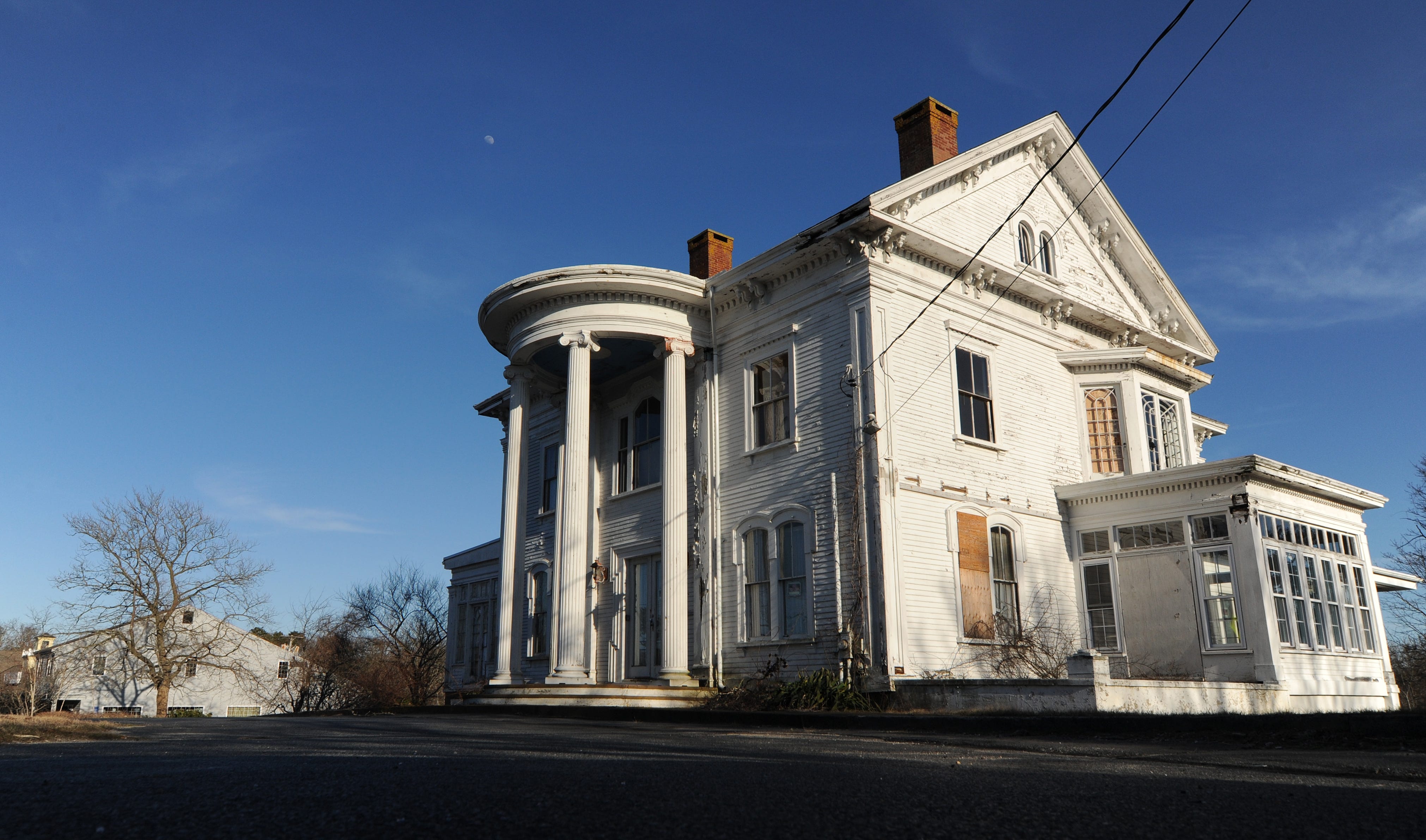 Dennis MA: Columns sparks debate over public funds for private projects