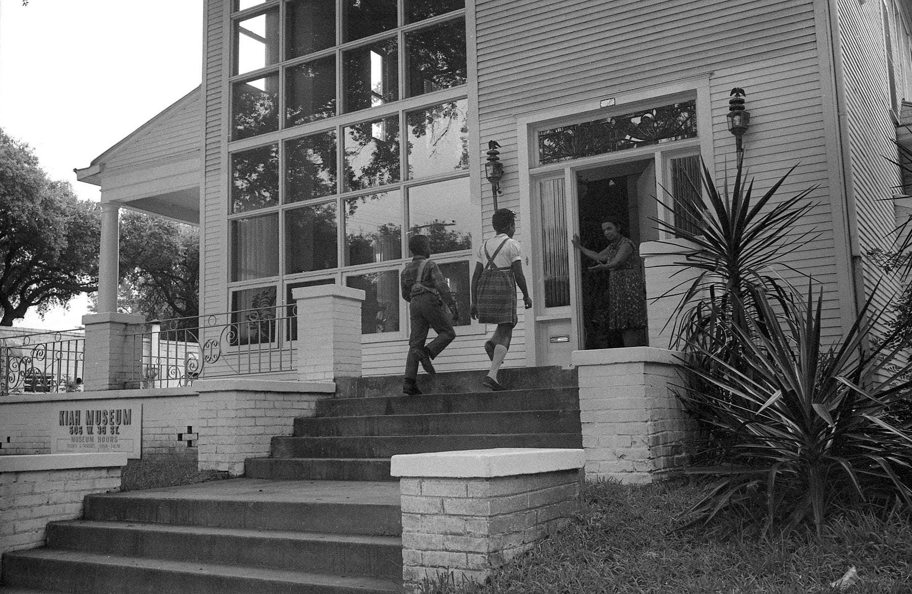 As Kiah House in Savannah deteriorates, group seeks historical marker.