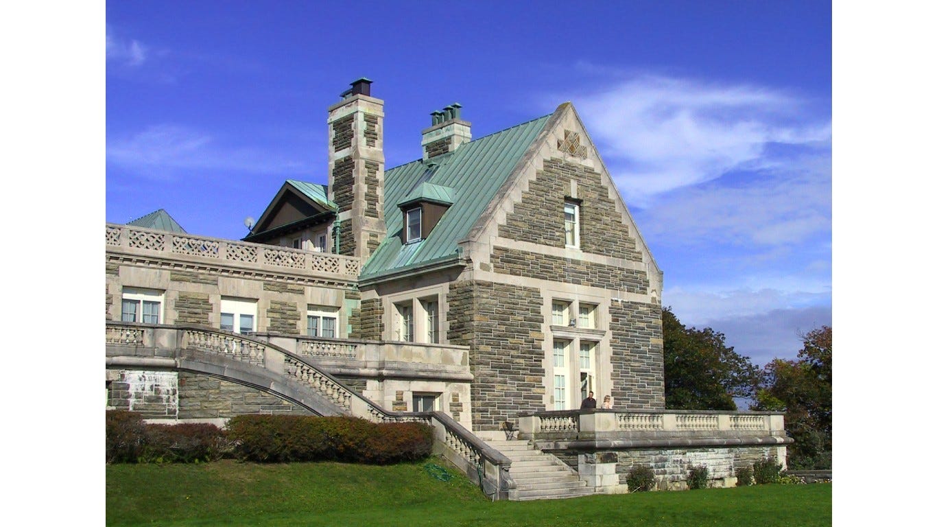 NJ real estate: Florham, Great Hall two of largest US mansions