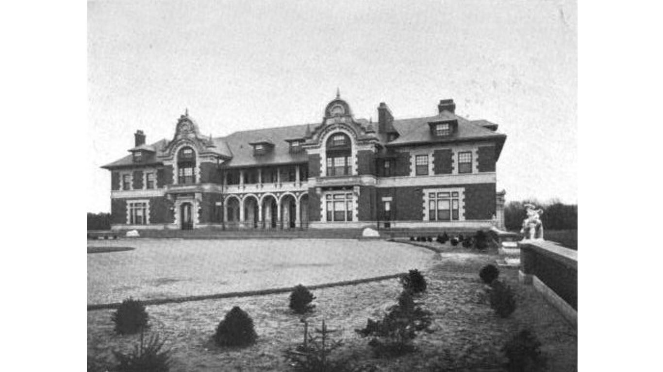 NJ real estate: Florham, Great Hall two of largest US mansions