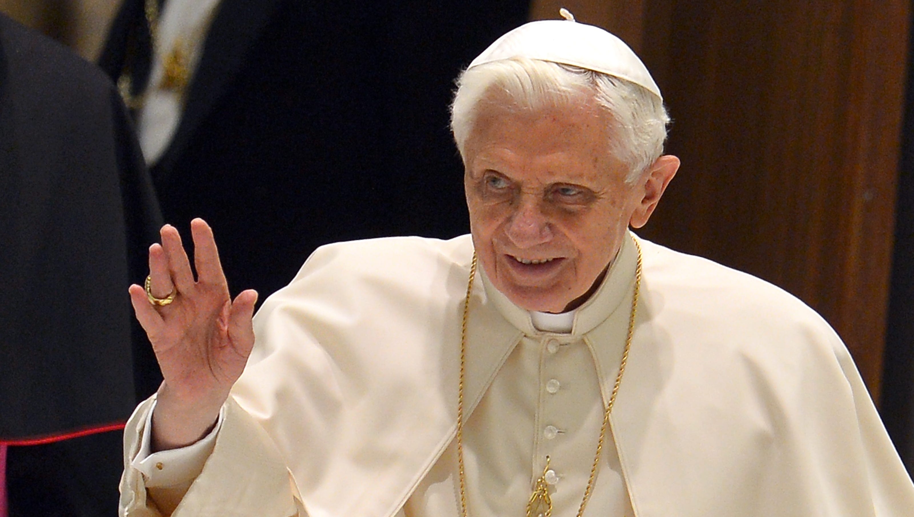 Pope Benedict XVI stuns world, announces retirement Pope Benedict XVI stuns world, announces retirement
