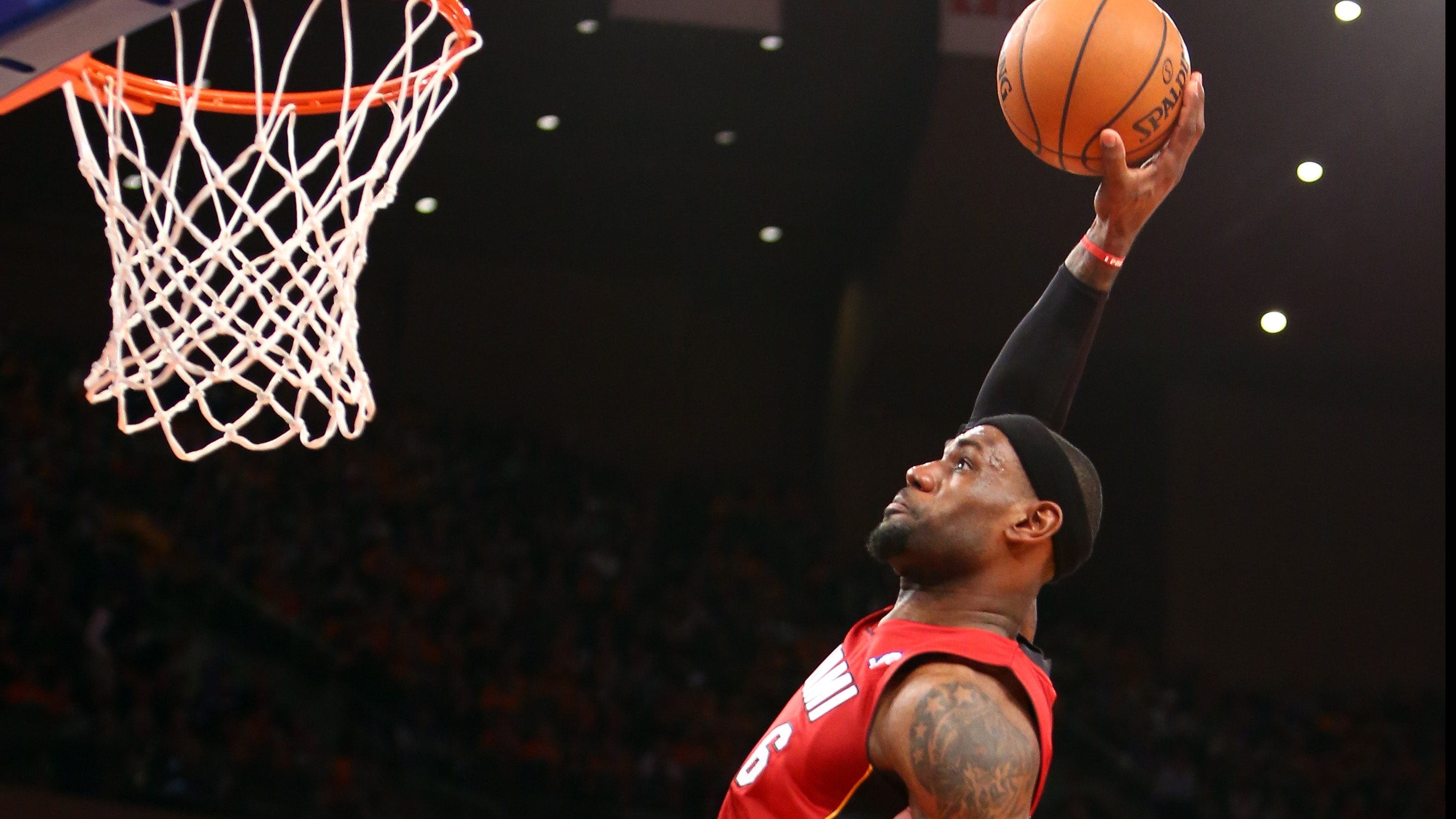 LeBron James might take Magic Johnson up on dunk offer