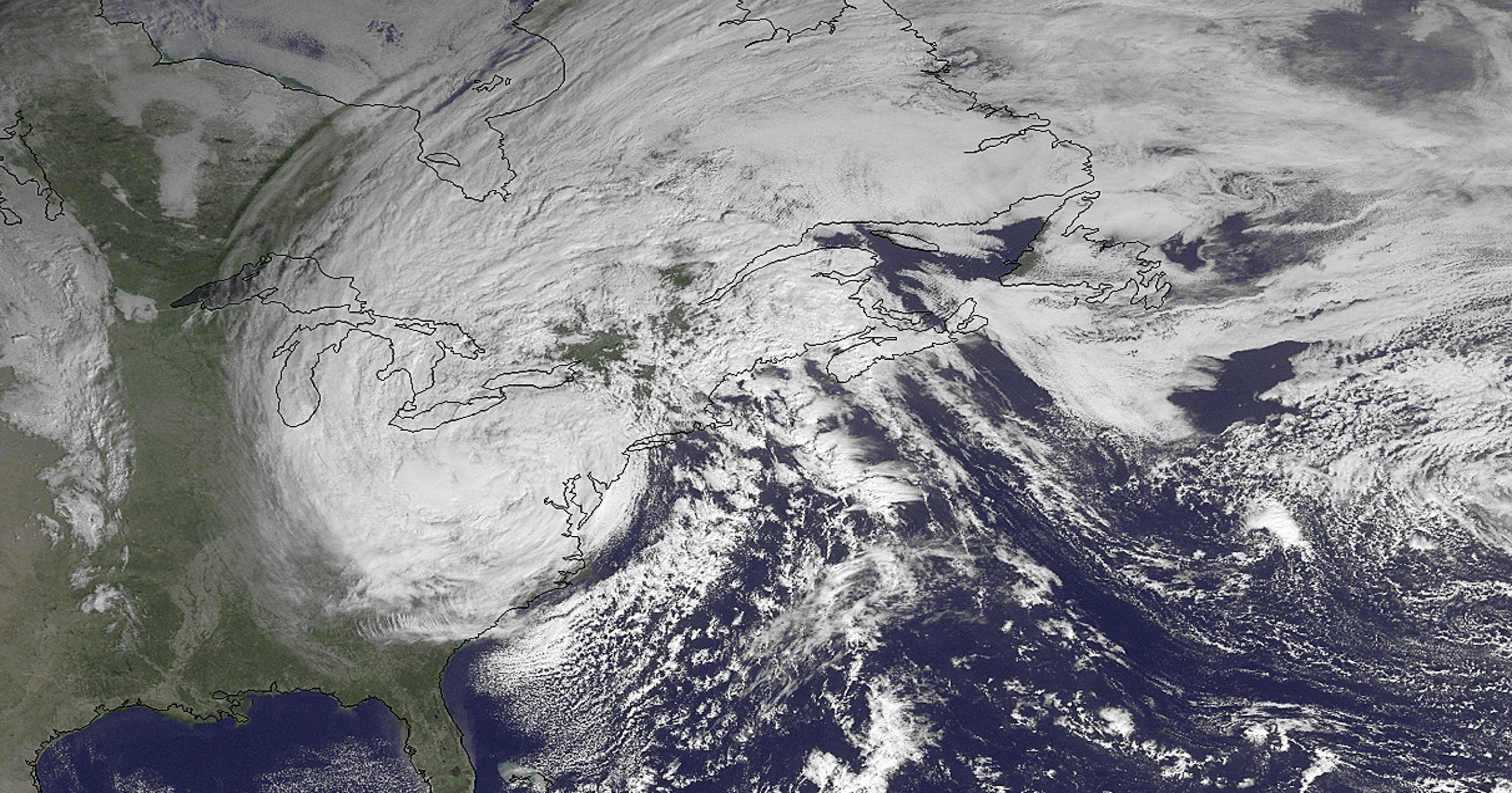 U.S. forecast's late arrival stirs weather tempest