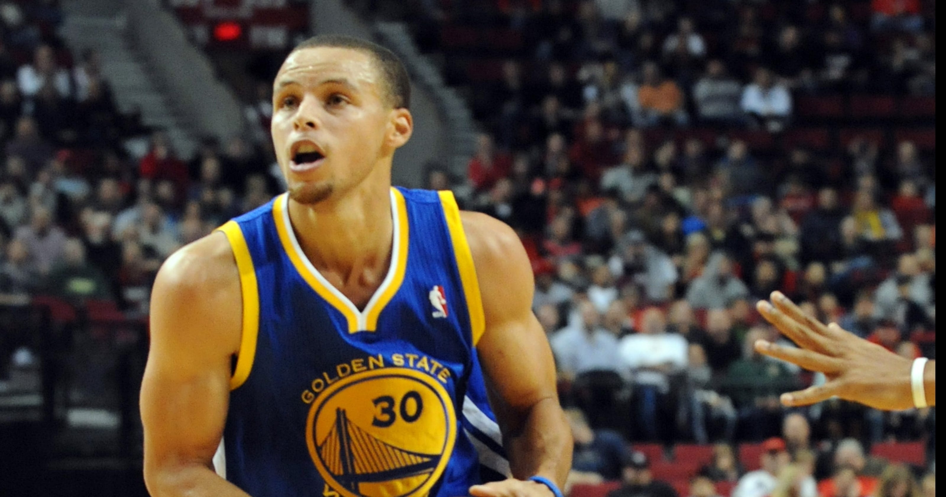 Warriors' Stephen Curry agrees to extension