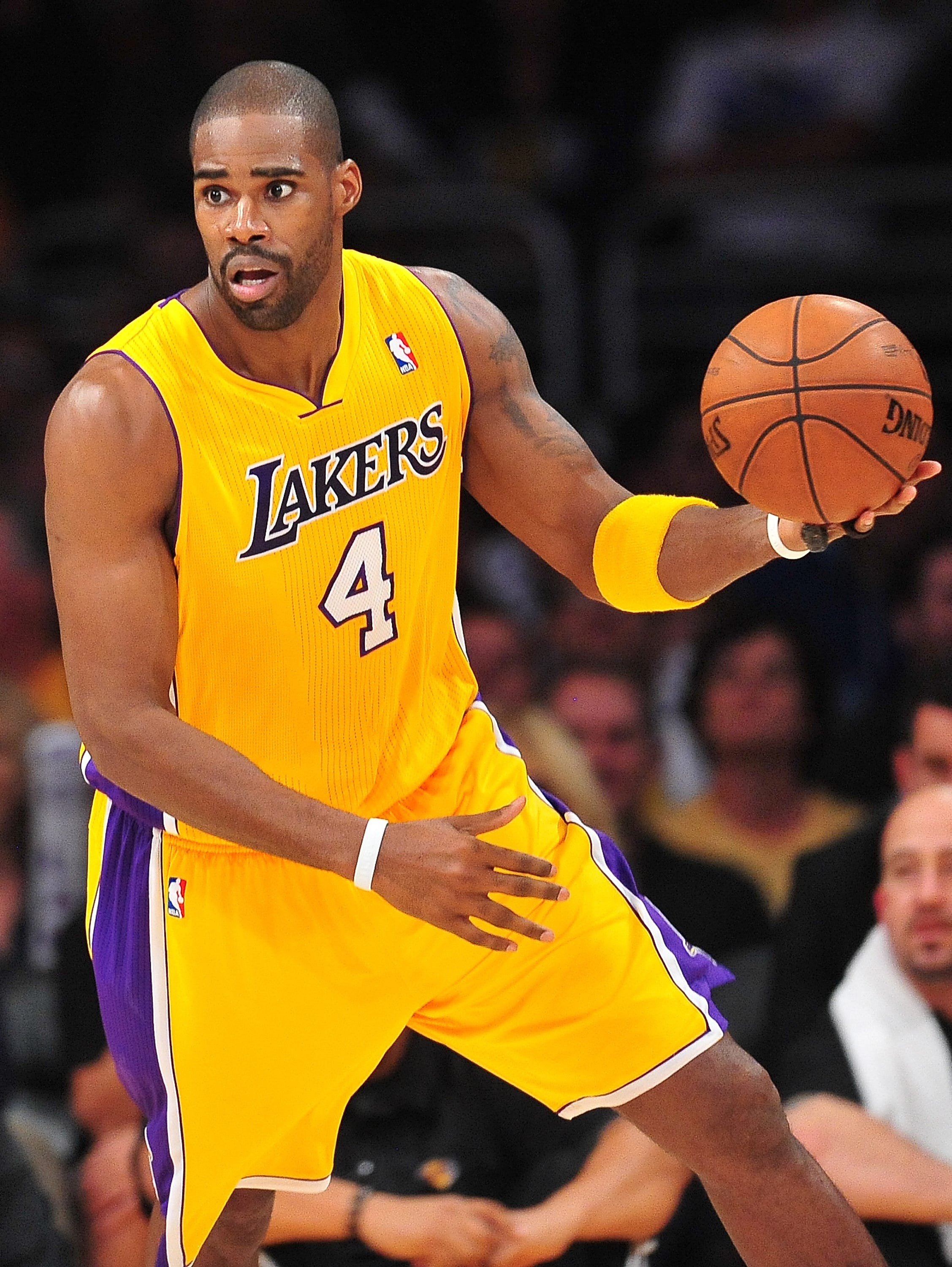 Bench lifts Lakers in dominant, 3-heavy win vs. Nuggets