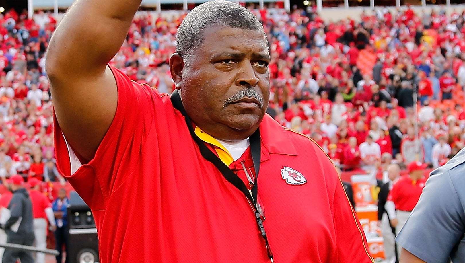 Romeo Crennel stays strong, guides Chiefs to emotional win under ...
