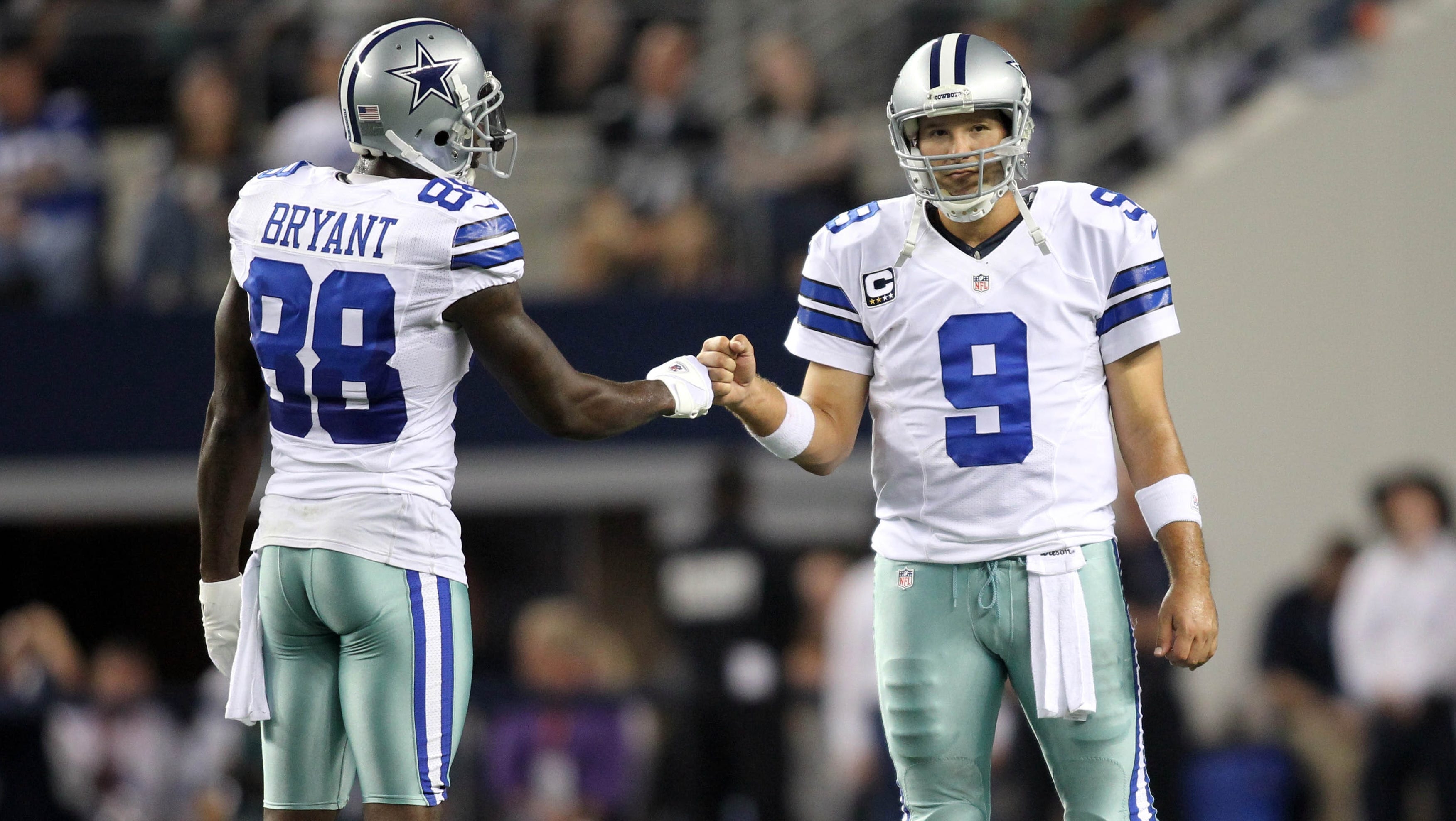 Cowboys rally in the fourth to beat reeling Eagles