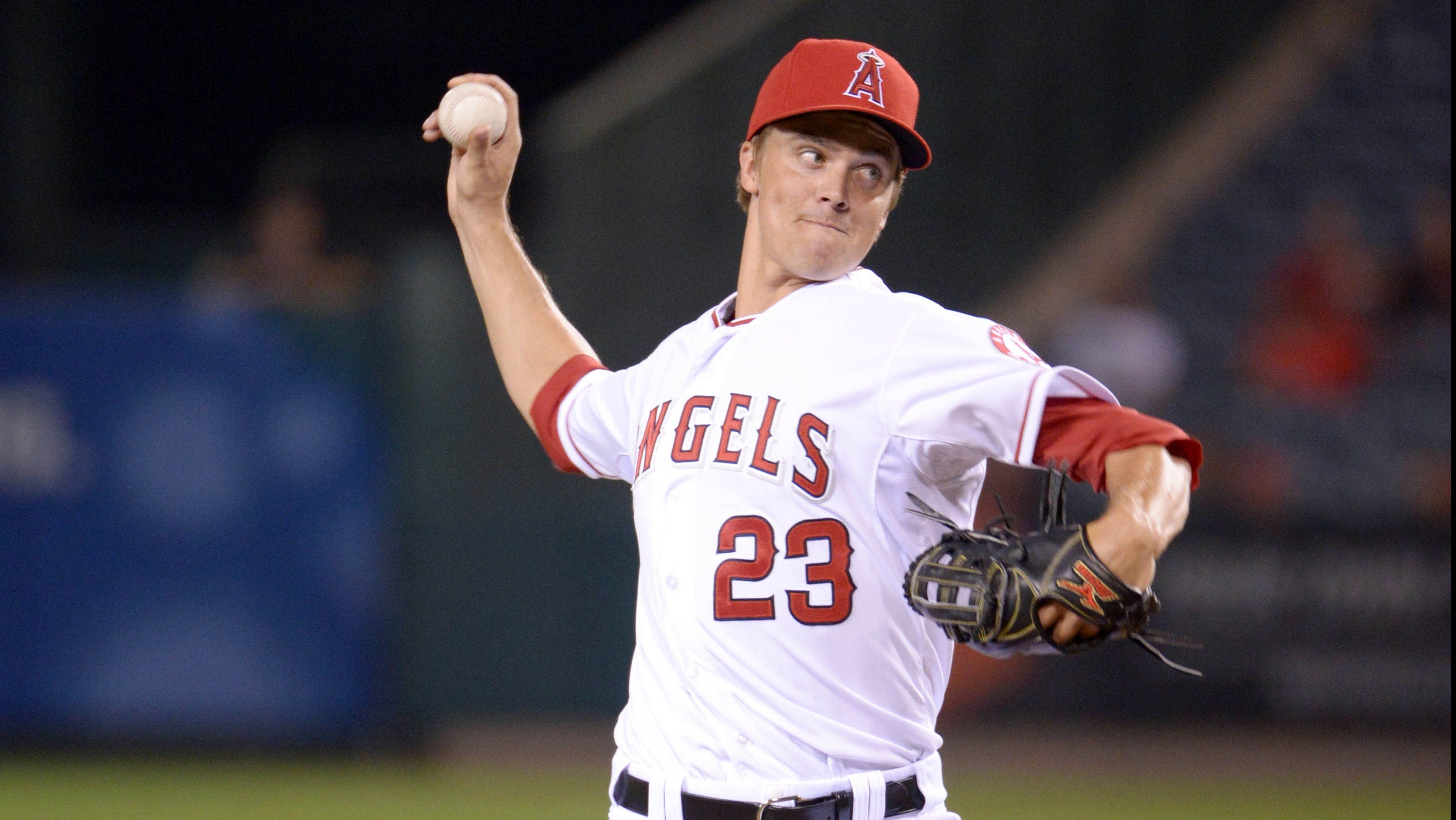 Prized free agent Zack Greinke agrees to join Dodgers