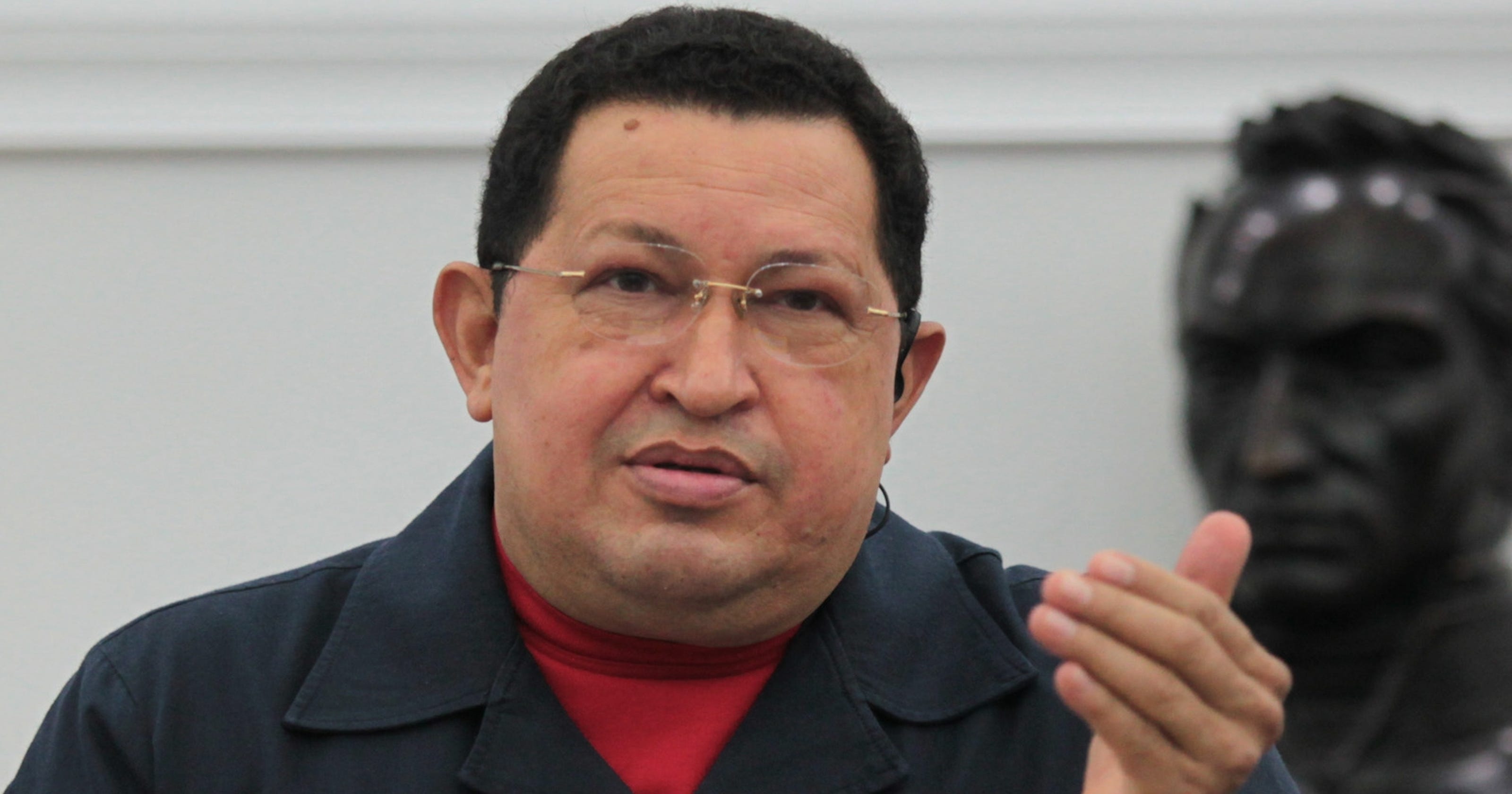 Chavez suffers new complications in cancer fight