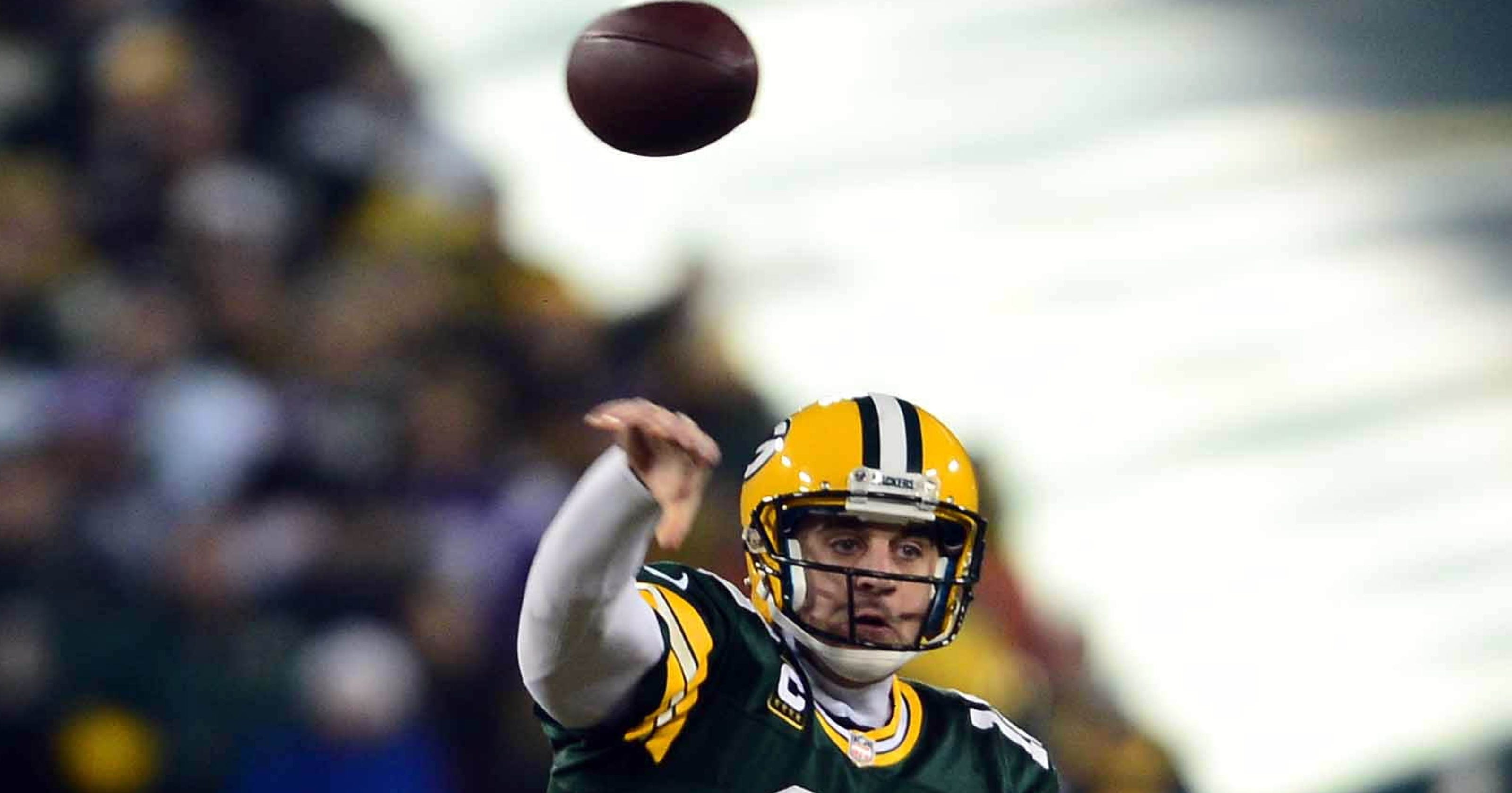 Aaron Rodgers, Packers pick apart Vikings in playoffs