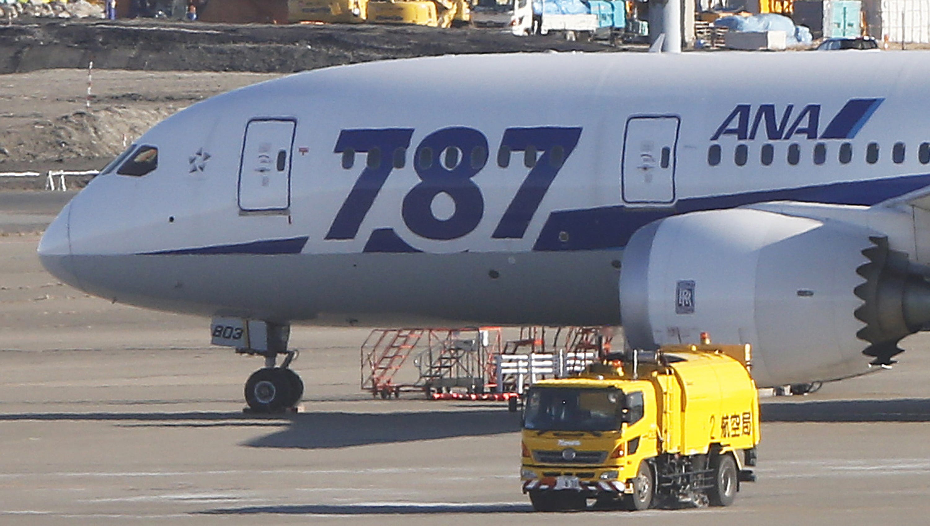 Dreamliner battery charger eyed in jet probe