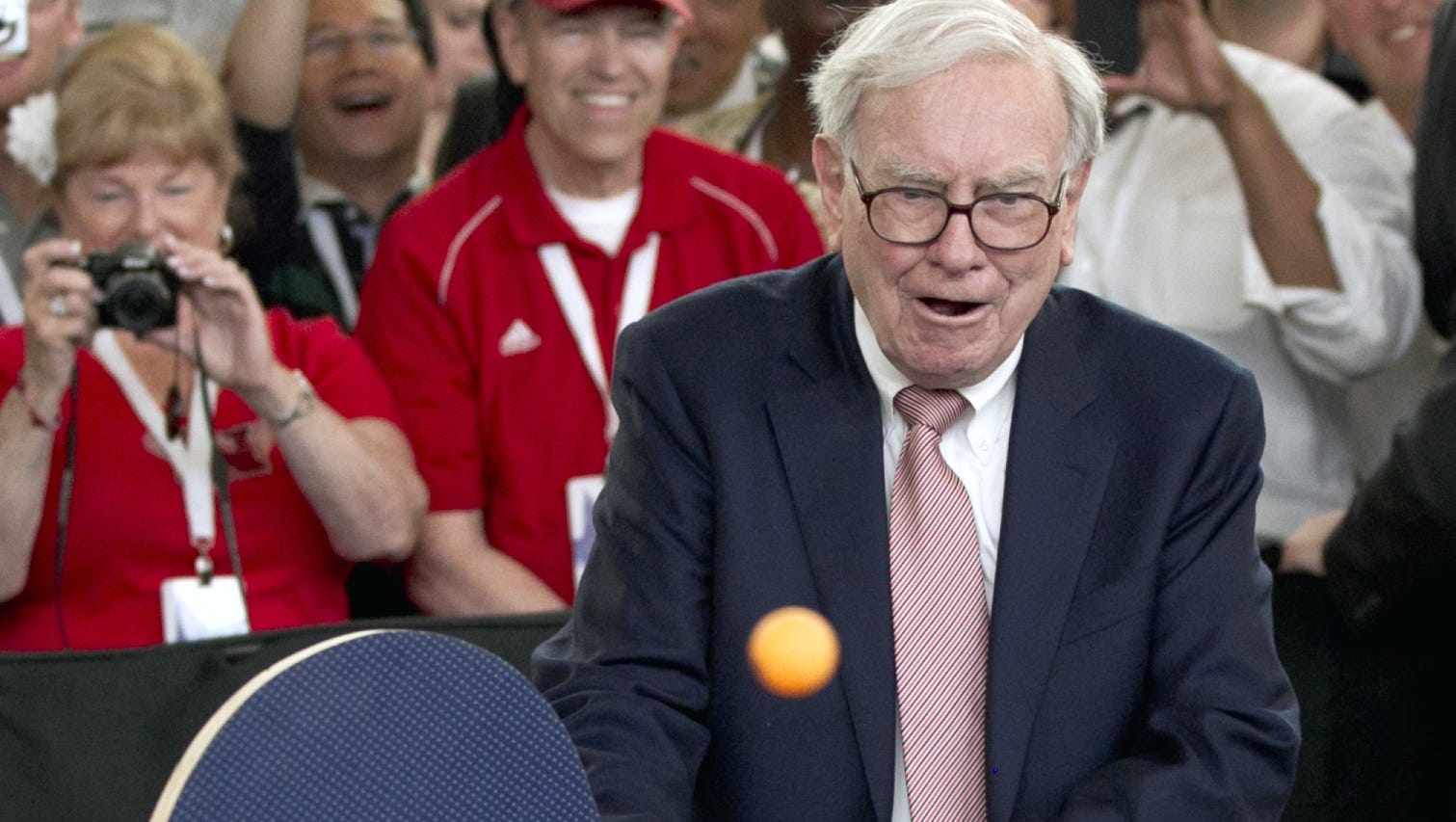 Warren Buffett tweets he's 'in the house'