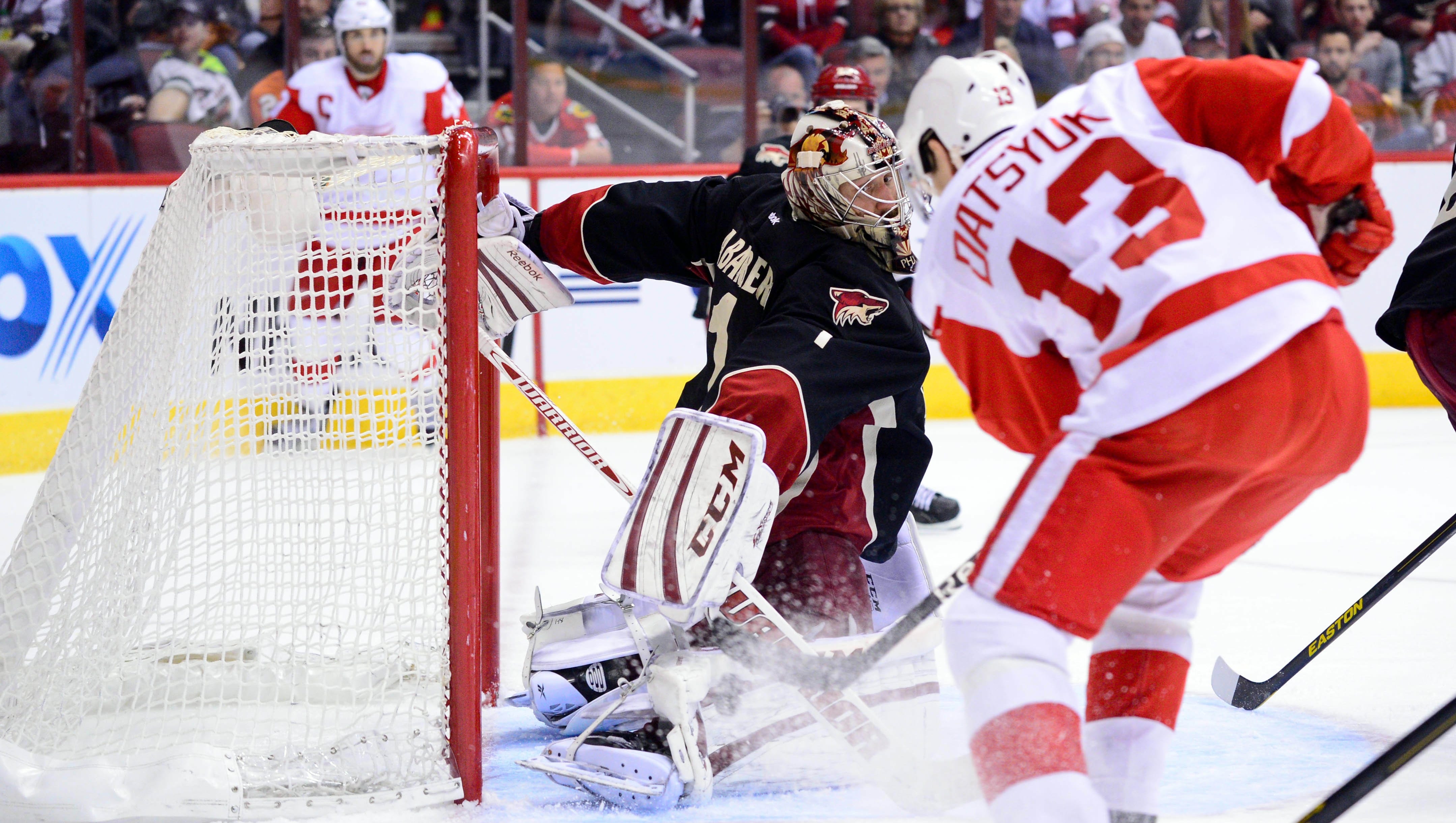 Power-play goals give Red Wings win over reeling Coyotes
