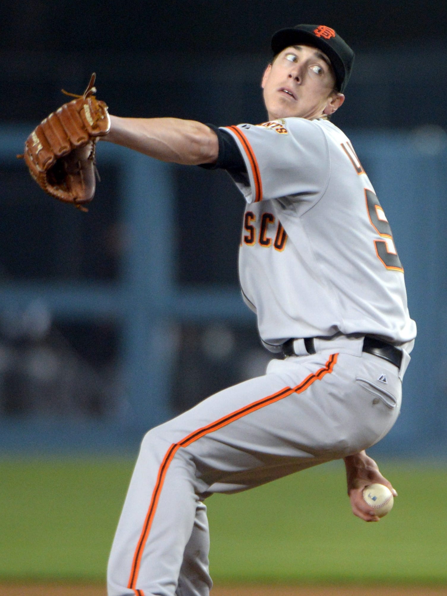Tim Lincecum walks 7, but Giants still beat Dodgers